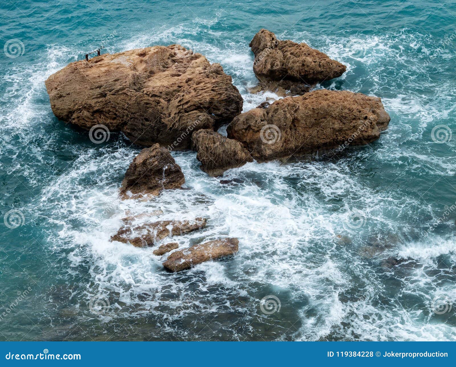Rocas y mar foto de archivo. Imagen de roca, isla, escena - 119384228