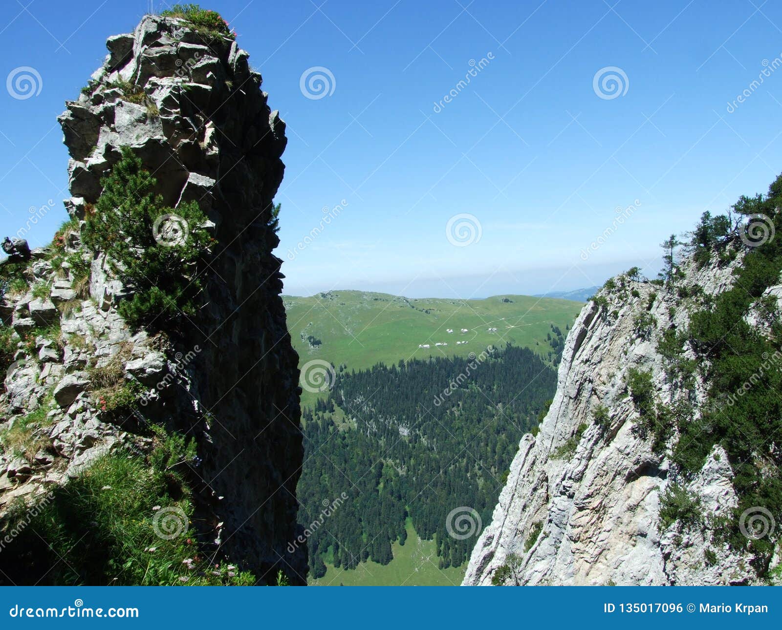 Rocas Y Picos De La Cordillera De Alpstein Foto de archivo - Imagen de ...