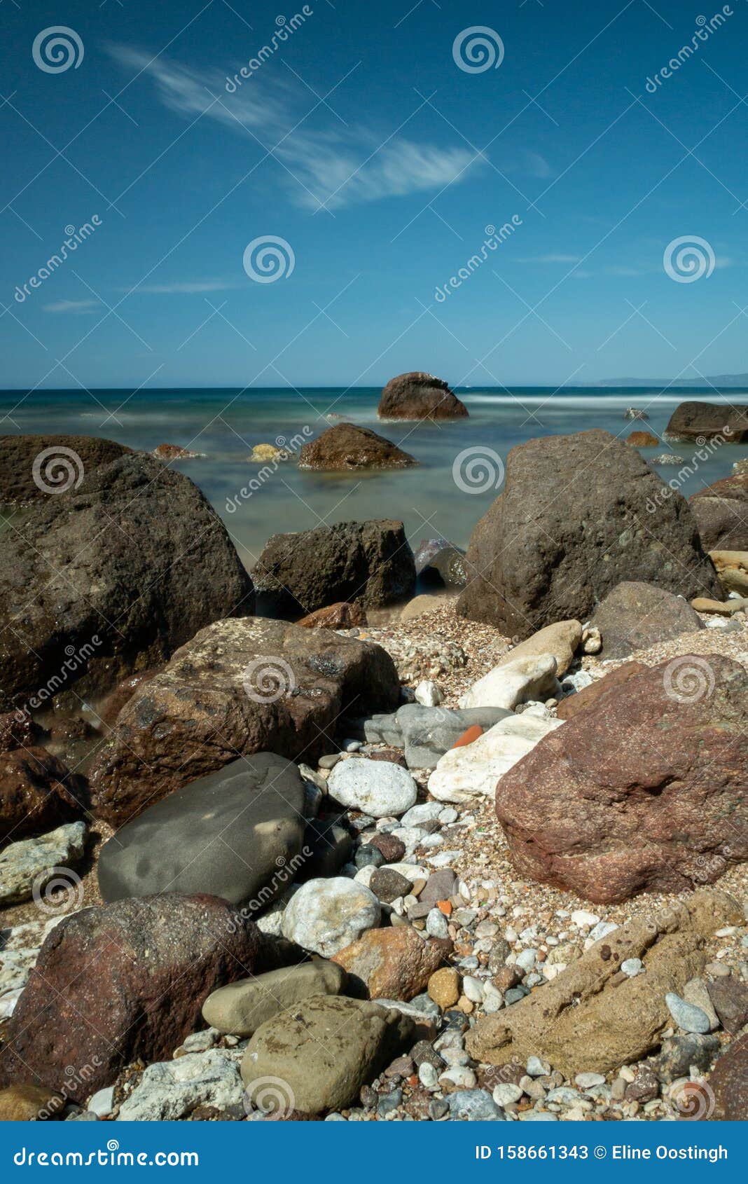 Rocas y piedras en el mar imagen de archivo. Imagen de movimiento ...