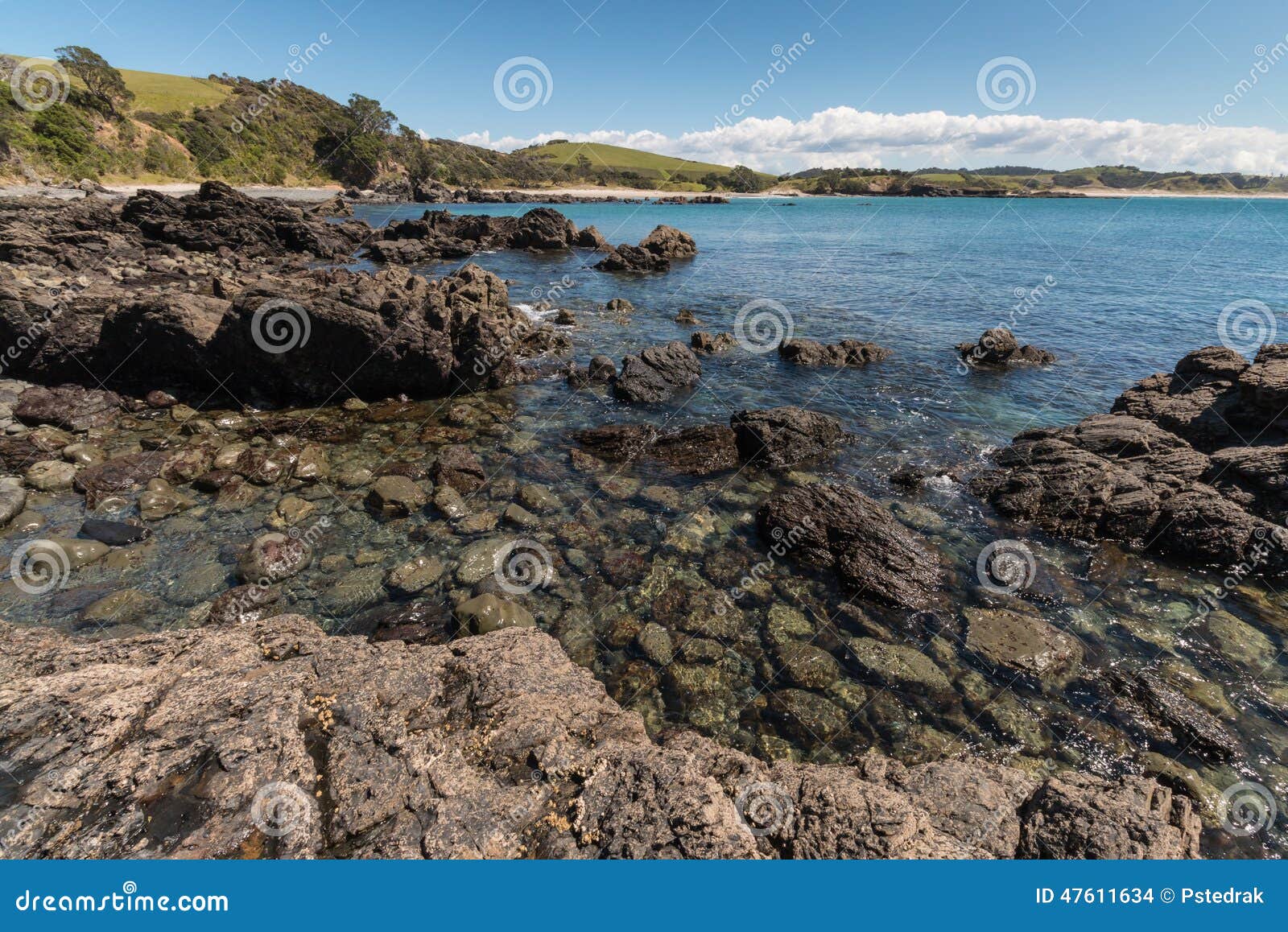 Rocce Vulcaniche Sulla Costa Ad Omaha Bay Fotografia Stock - Immagine ...