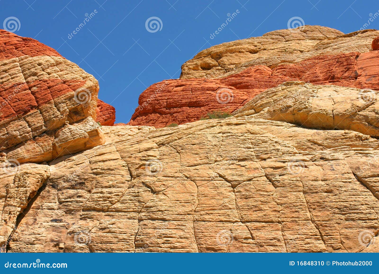 Roccia rossa fotografia stock. Immagine di bianco, architettura - 16848310