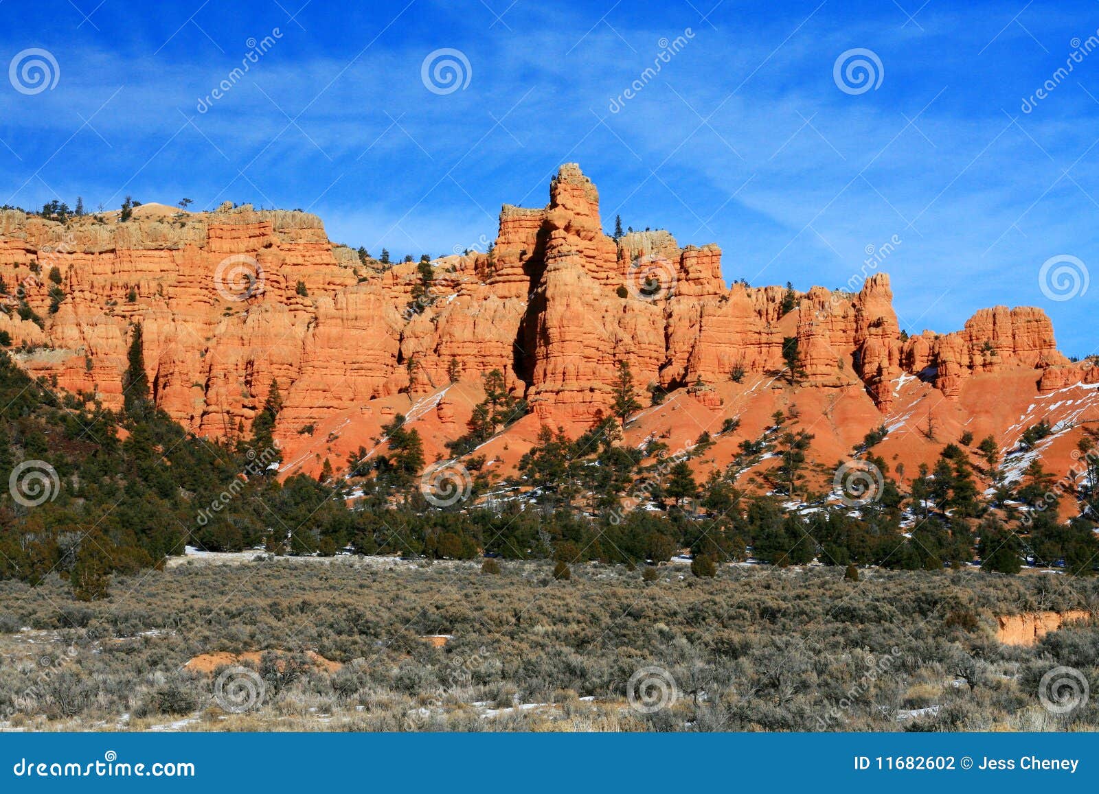 Roccia Rossa Contro Un Cielo Blu Fotografia Stock - Immagine di corsa ...