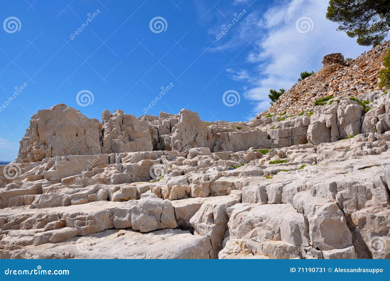 Rochas do Calanques imagem de stock. Imagem de marina - 71190731