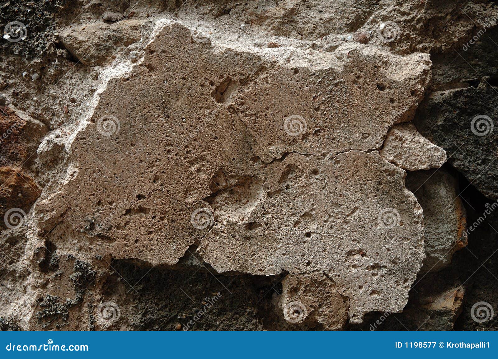 Roche image stock. Image du intense, roches, milieux, océan - 1198577