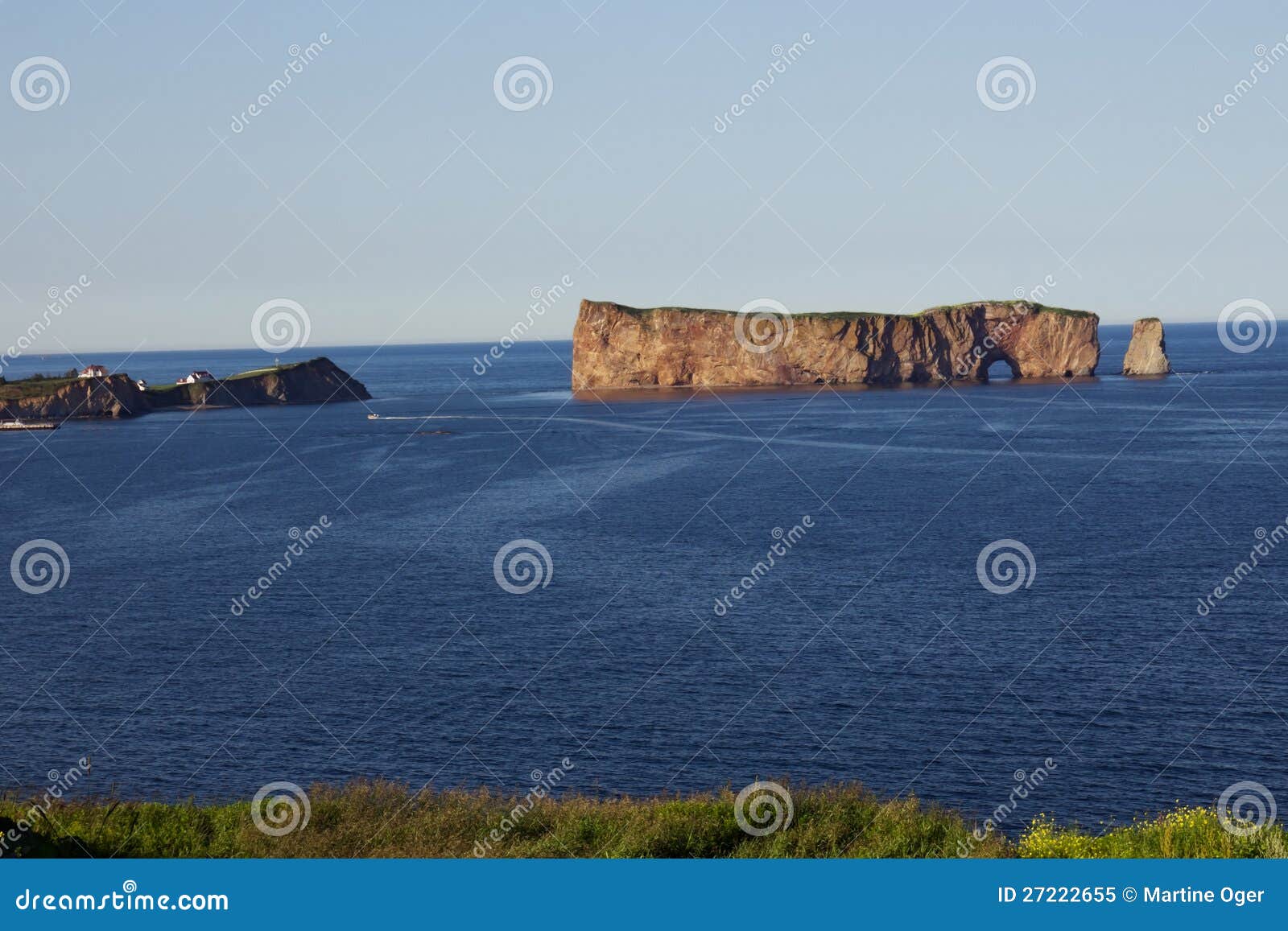 Roche De Perce Dans Gaspesie. Image stock - Image du tourisme, bleu ...