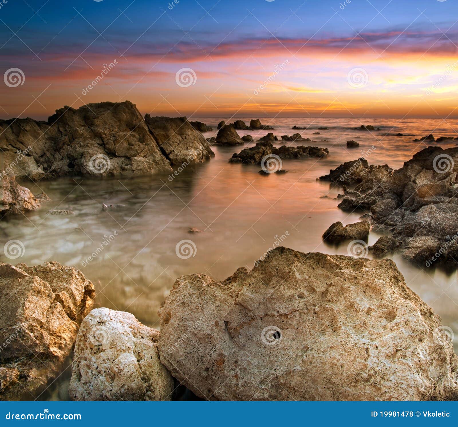 Roches sur la plage photo stock. Image du beau, rocheux - 19981478