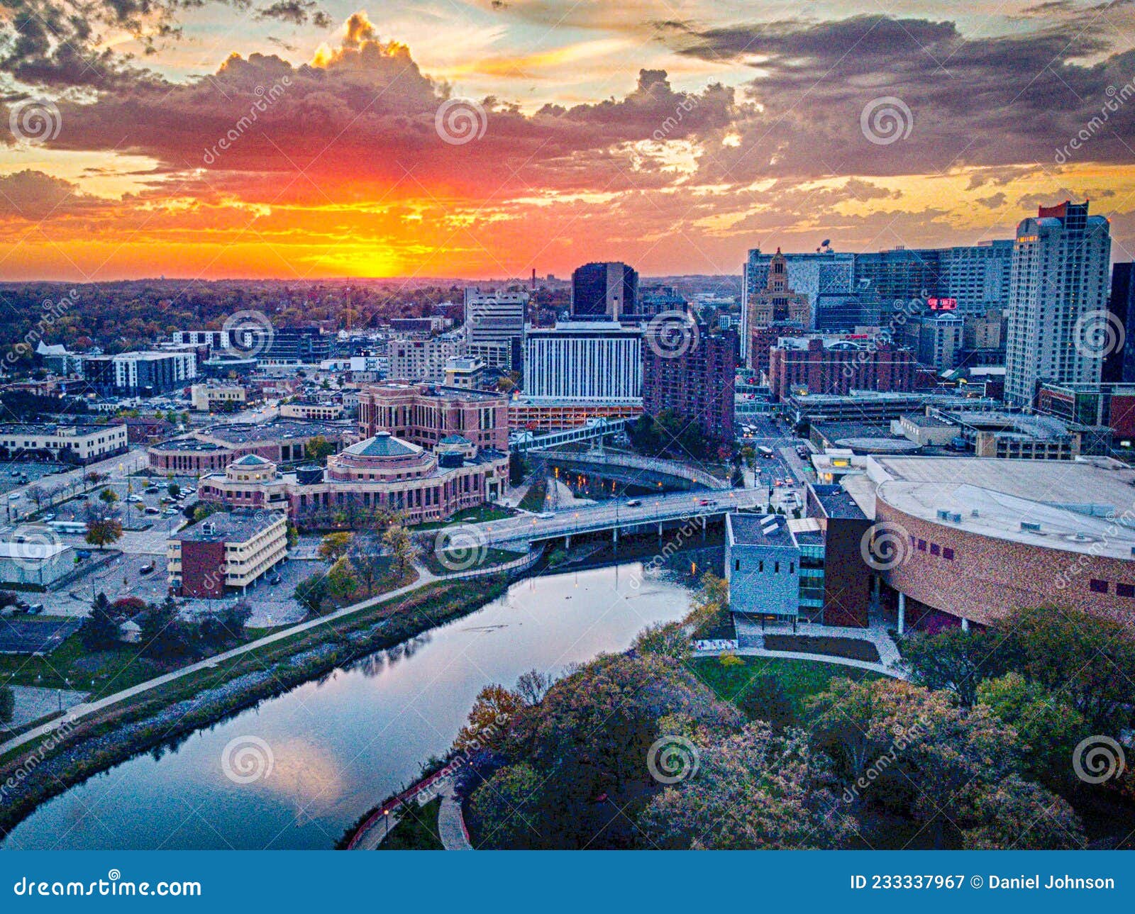Rochester, MN Skyline at Dusk Editorial Photography - Image of ...