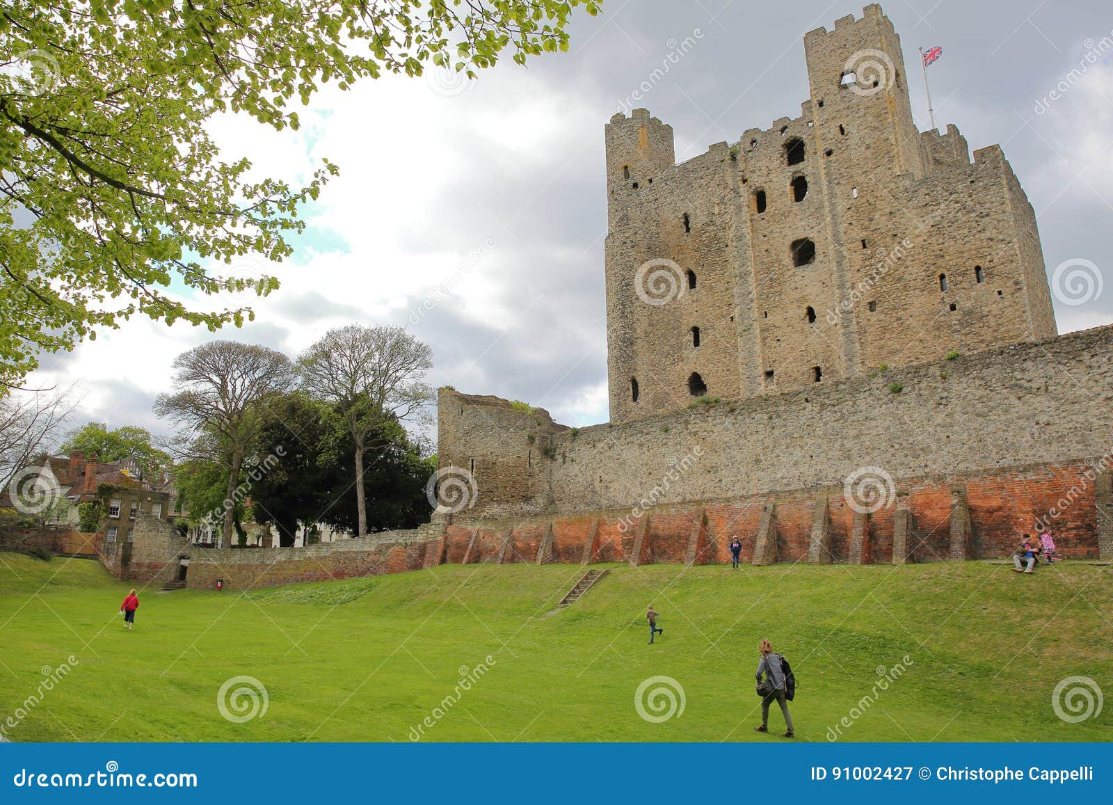 ROCHESTER, UK - APRIL 14, 2017: the Castle with Spring Colors Editorial ...