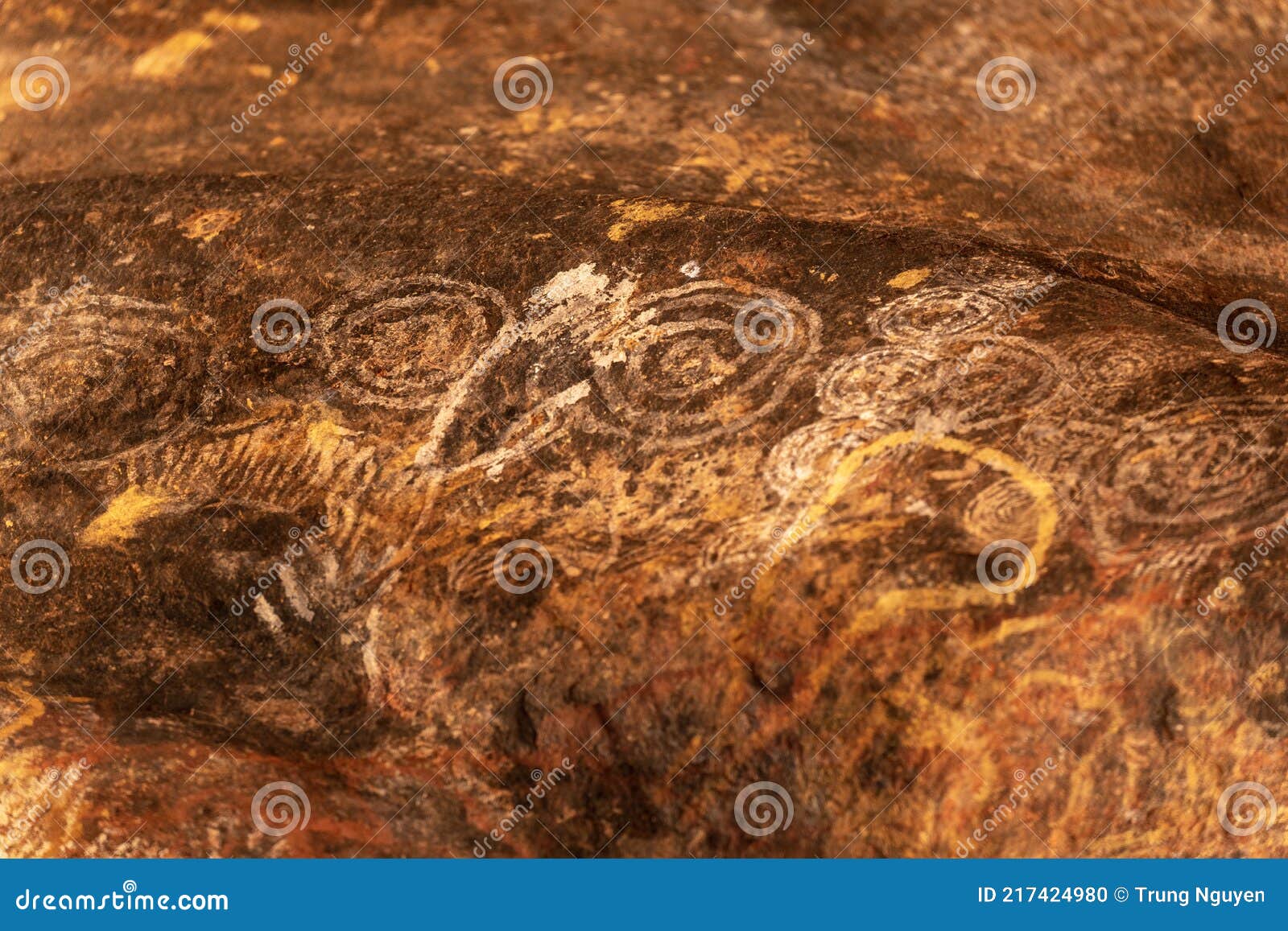 Rock art at Uluru editorial image. Image of culture - 217424980