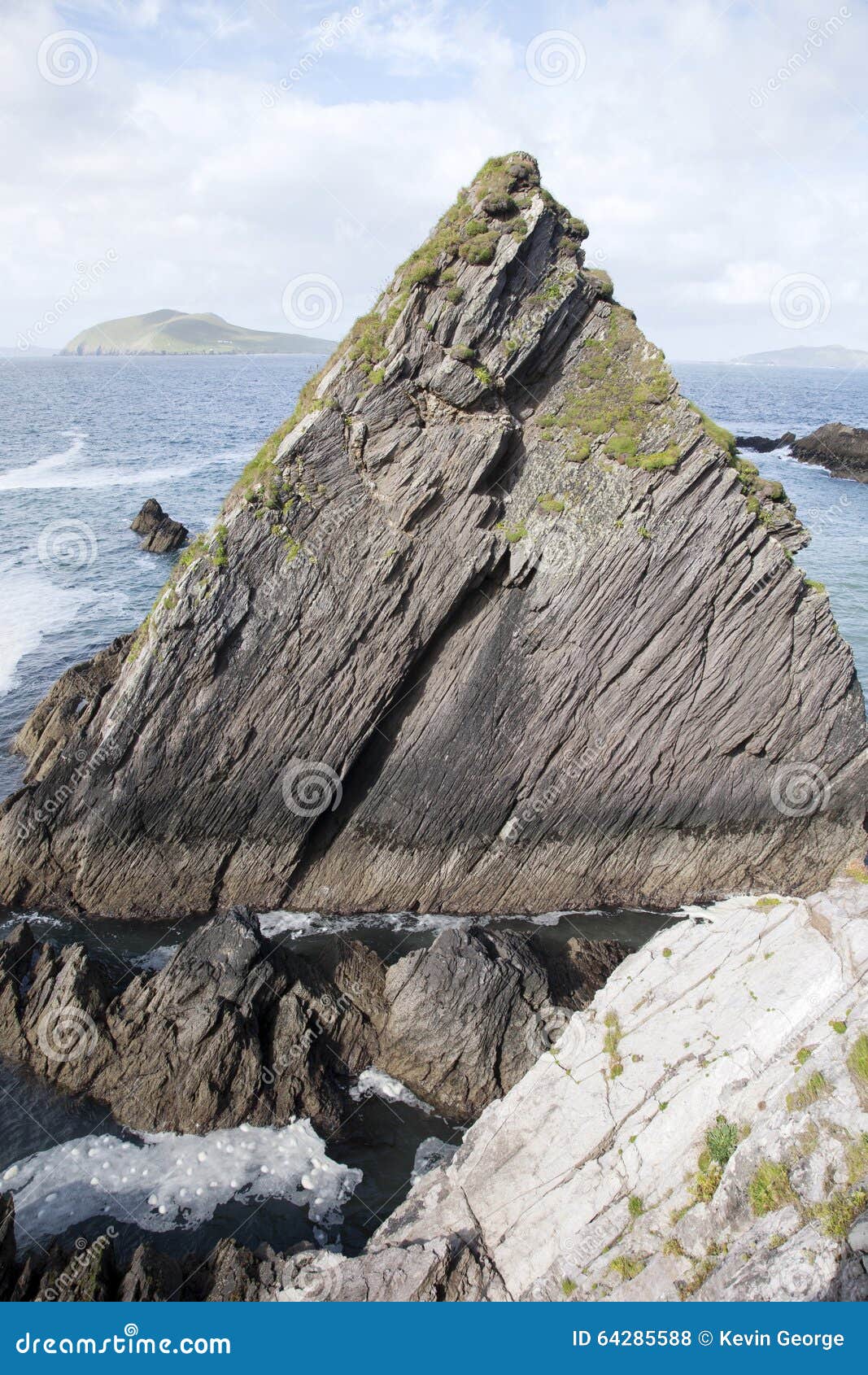 Rock at Dunquin Harbour, Slea Head; Dingle Peninsula Stock Photo ...
