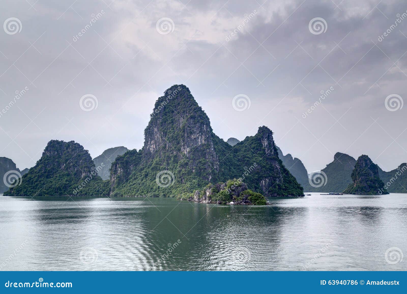 Rock Formations in Halong Bay, Vietnam Stock Photo - Image of landmark ...