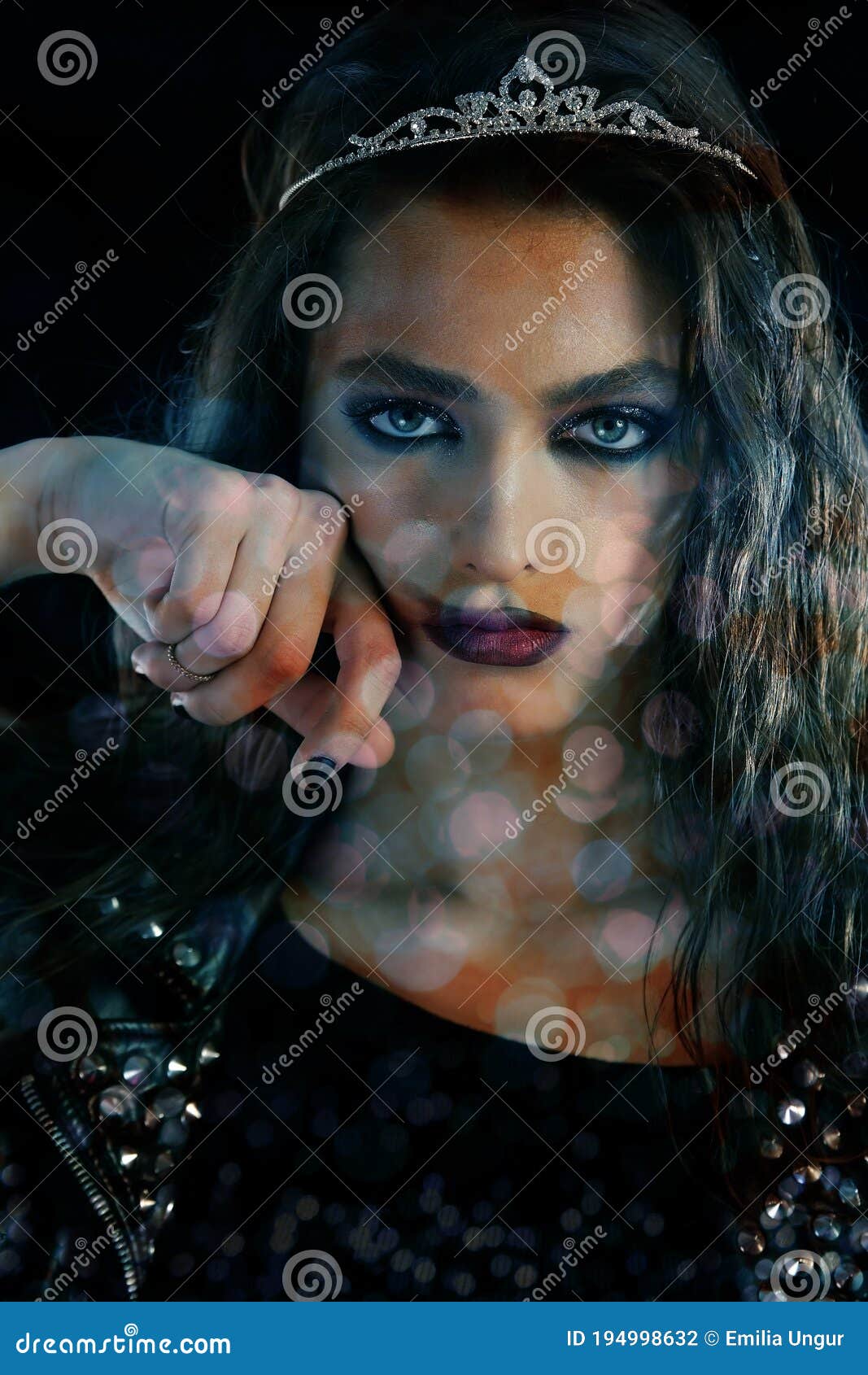 Rock Princess Wearing Make-up Stock Photo - Image of glam, lips: 194998632