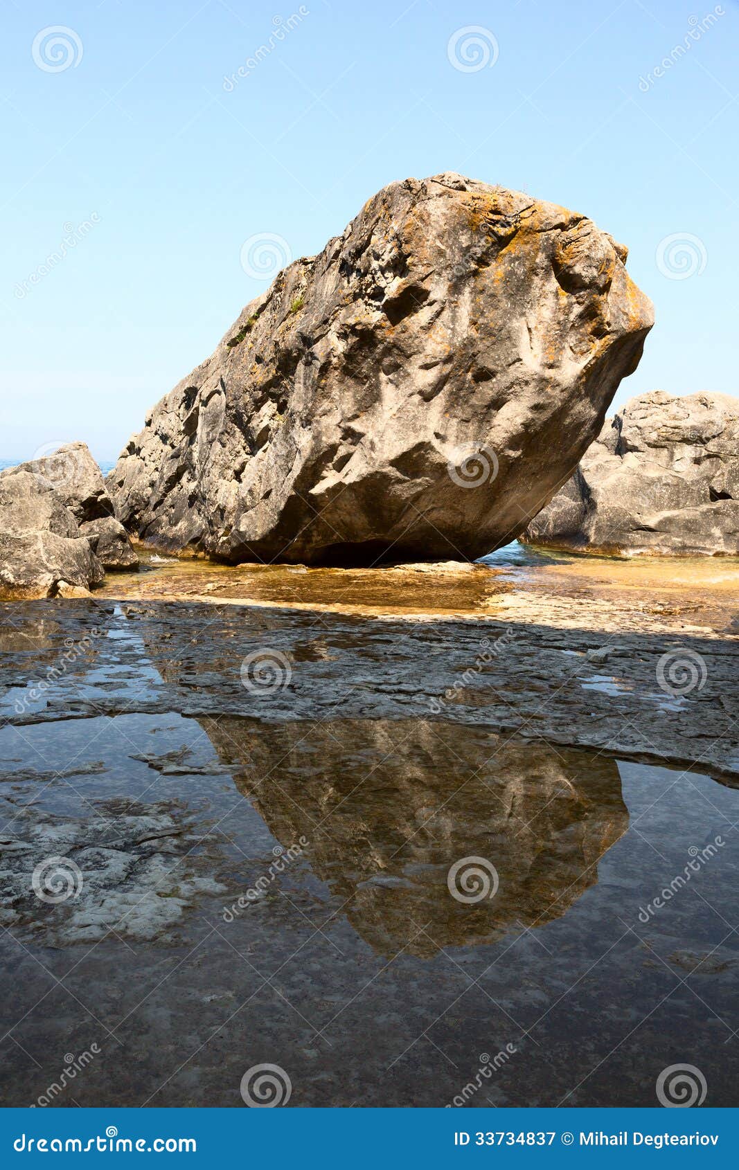 Rock Reflected in the Water Stock Image - Image of outside, bruce: 33734837