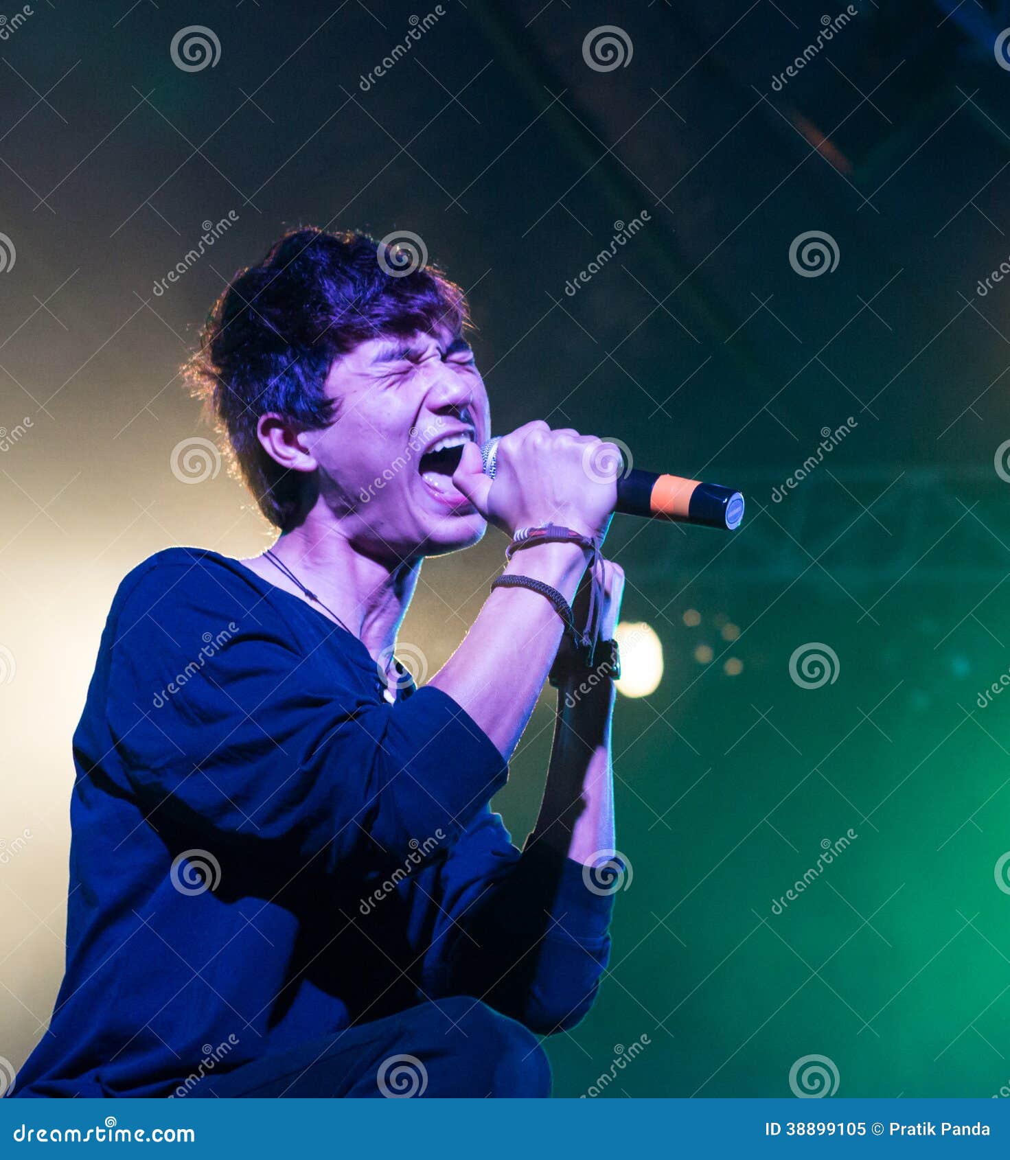 Rock singer editorial image. Image of strain, expression - 38899105