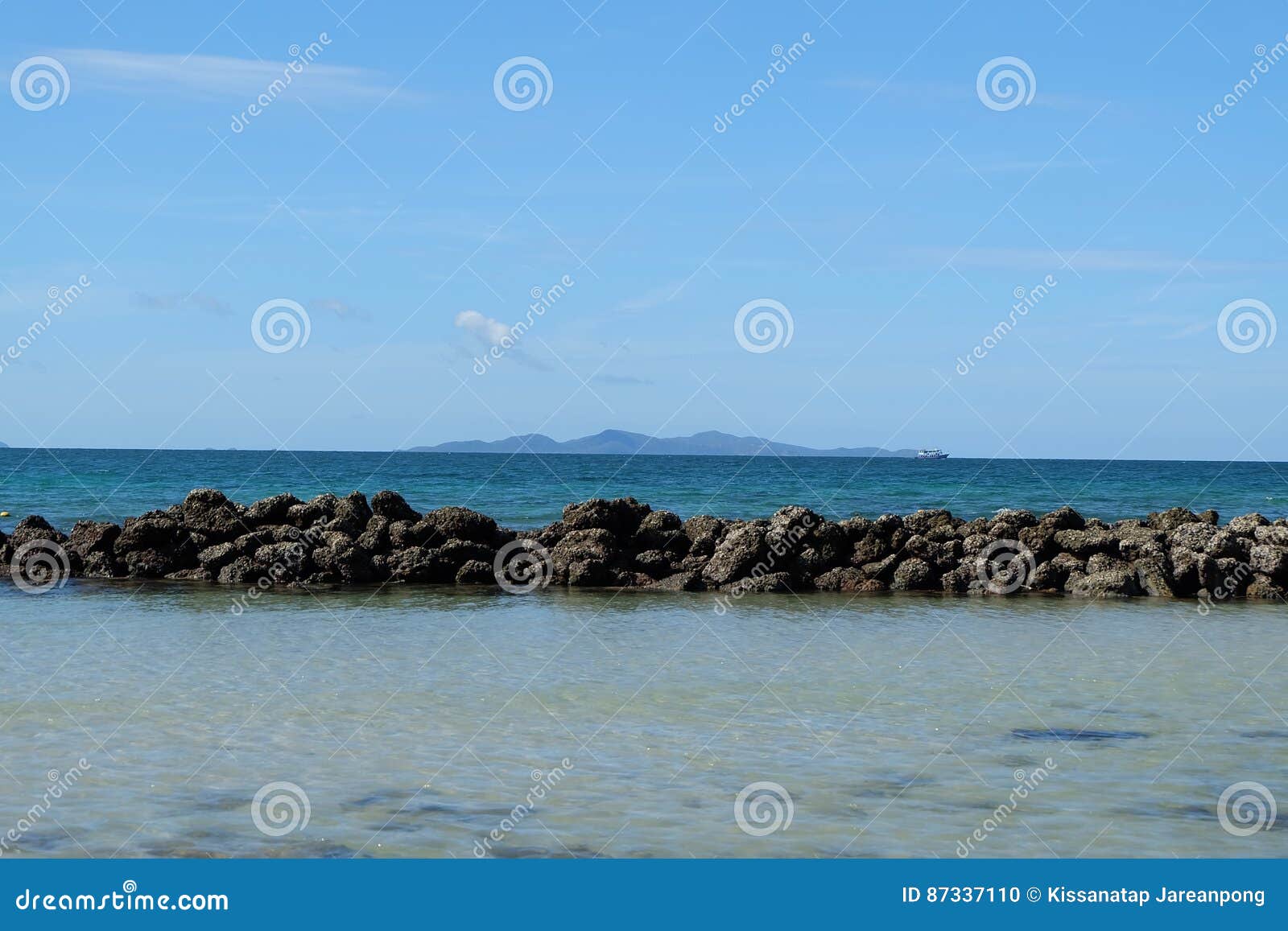 Rock wall for the sea stock photo. Image of fishing, ochean - 87337110
