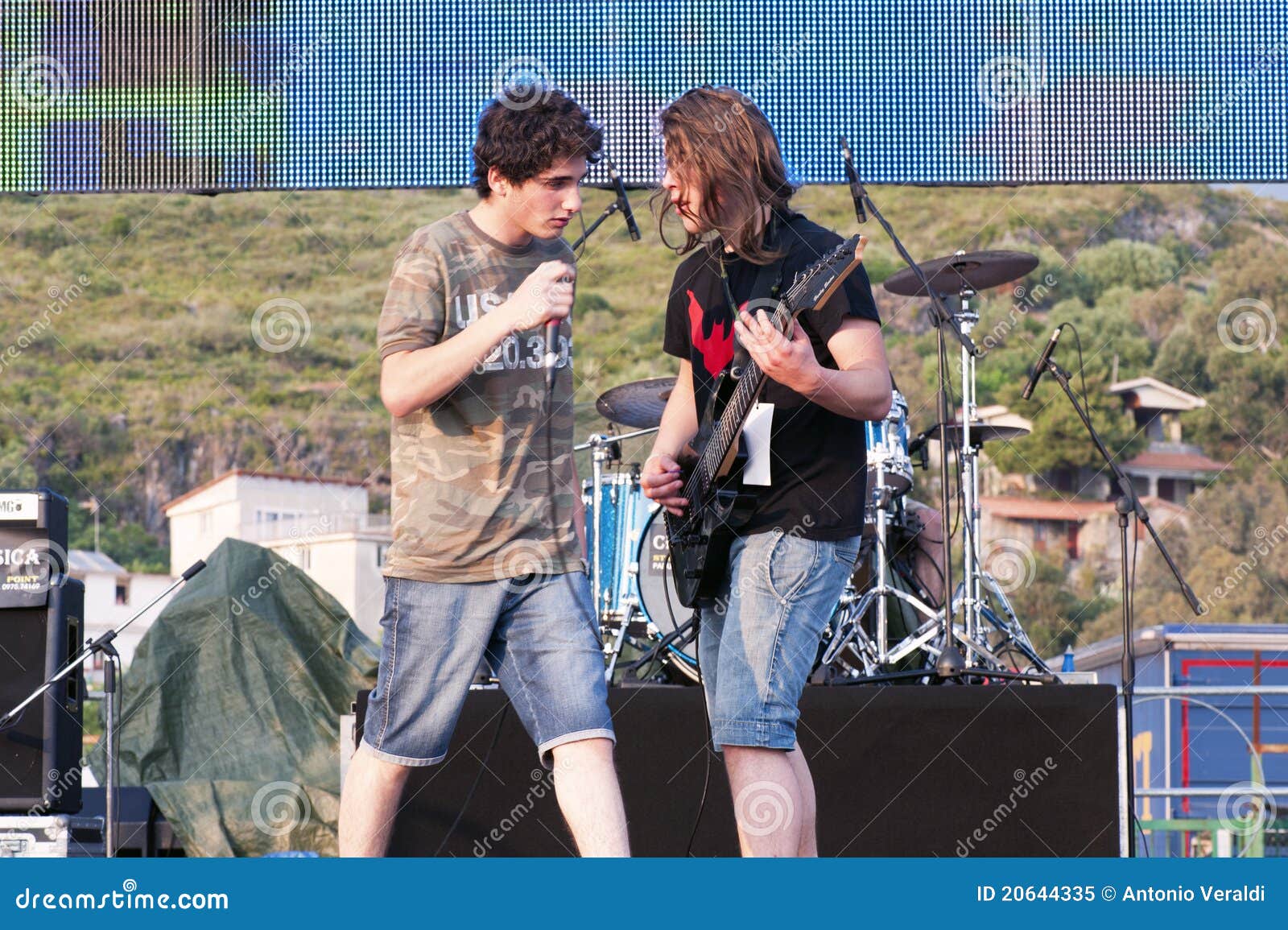 Rockers editorial image. Image of entertainment, bassist - 20644335