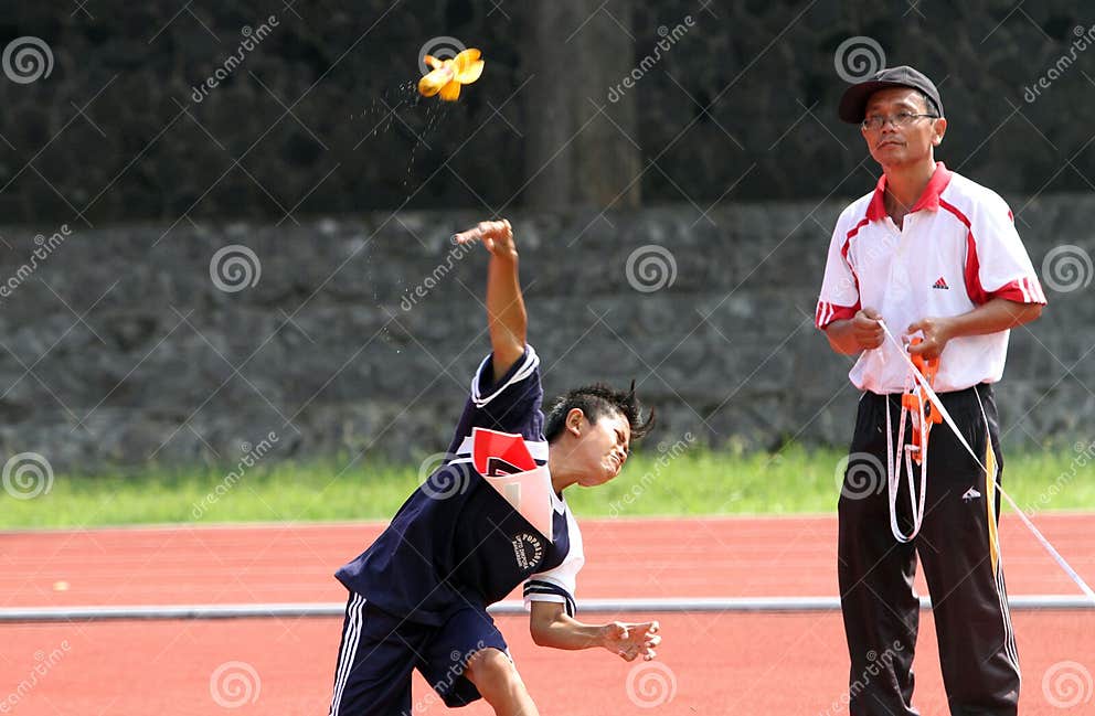 Rocket throwing editorial photo. Image of solo, rockets - 68765276