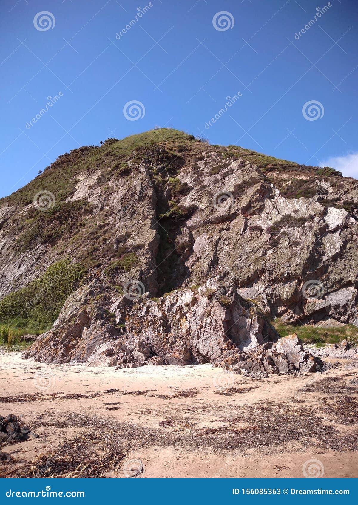 Rocks at Cullen beach stock image. Image of cullen, summer - 156085363
