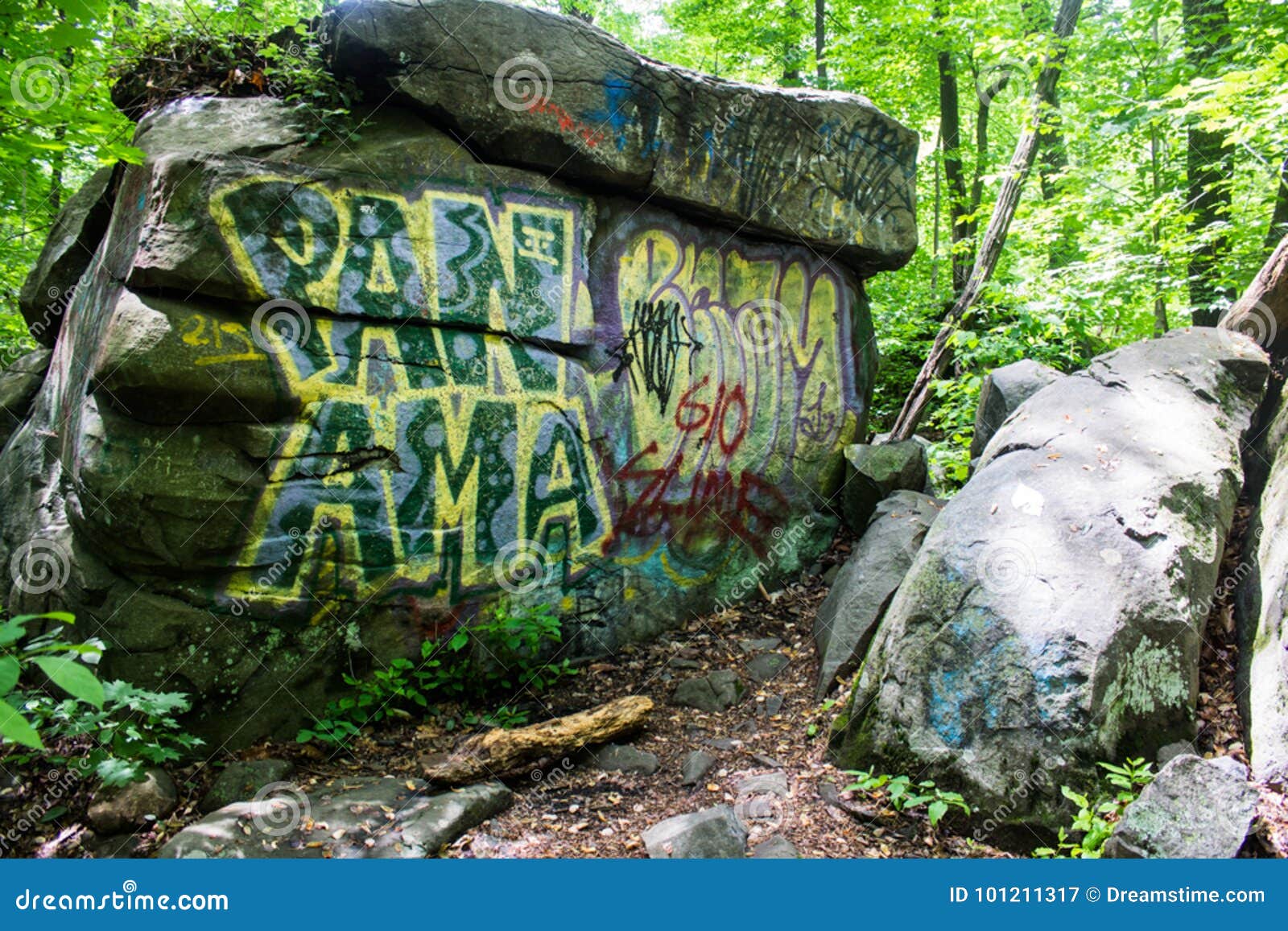 Graffiti Rocks editorial photography. Image of rocks - 101211317