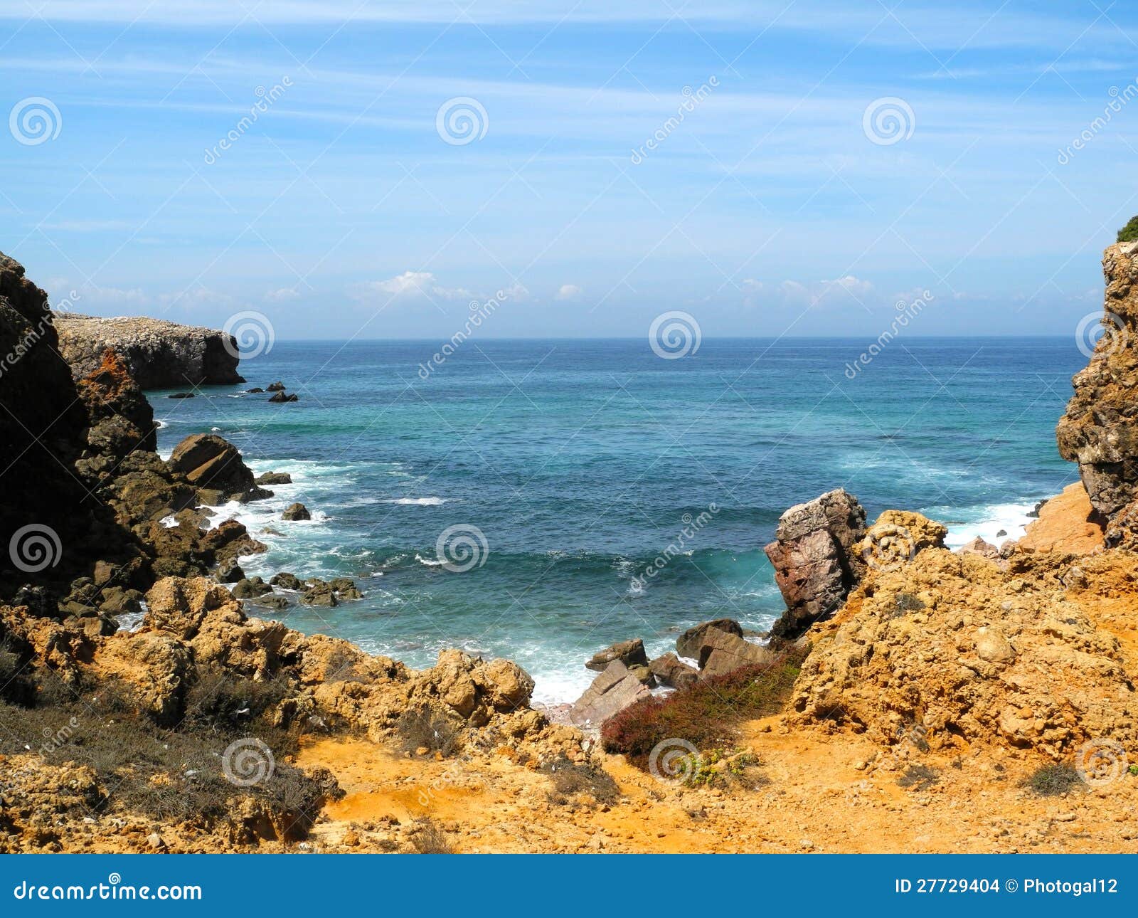 A Rocky Cliff Beach stock photo. Image of cliffs, ocean - 27729404