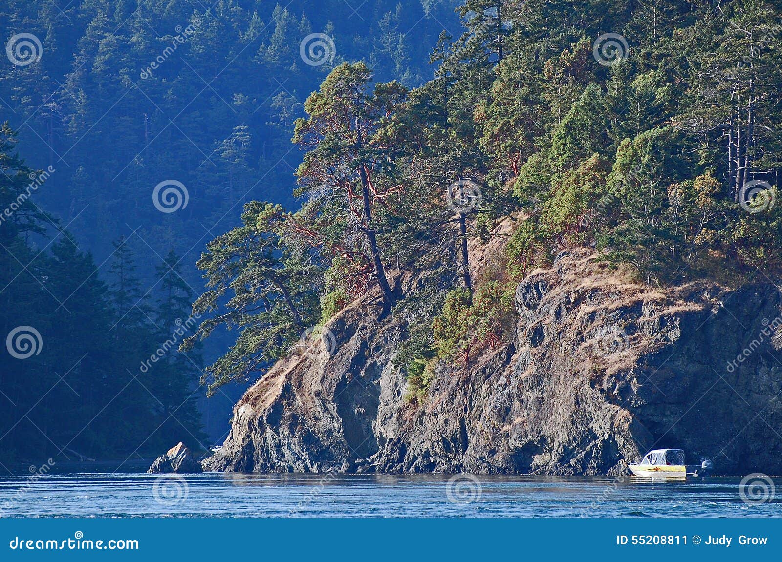 Rocky Cliffs Near Deception Pass Stock Image - Image of steep, forest ...