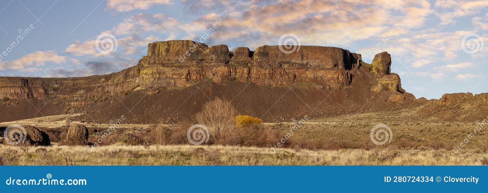Rocky Cliffs of the Sun Lakes State Park Stock Photo - Image of rocky ...