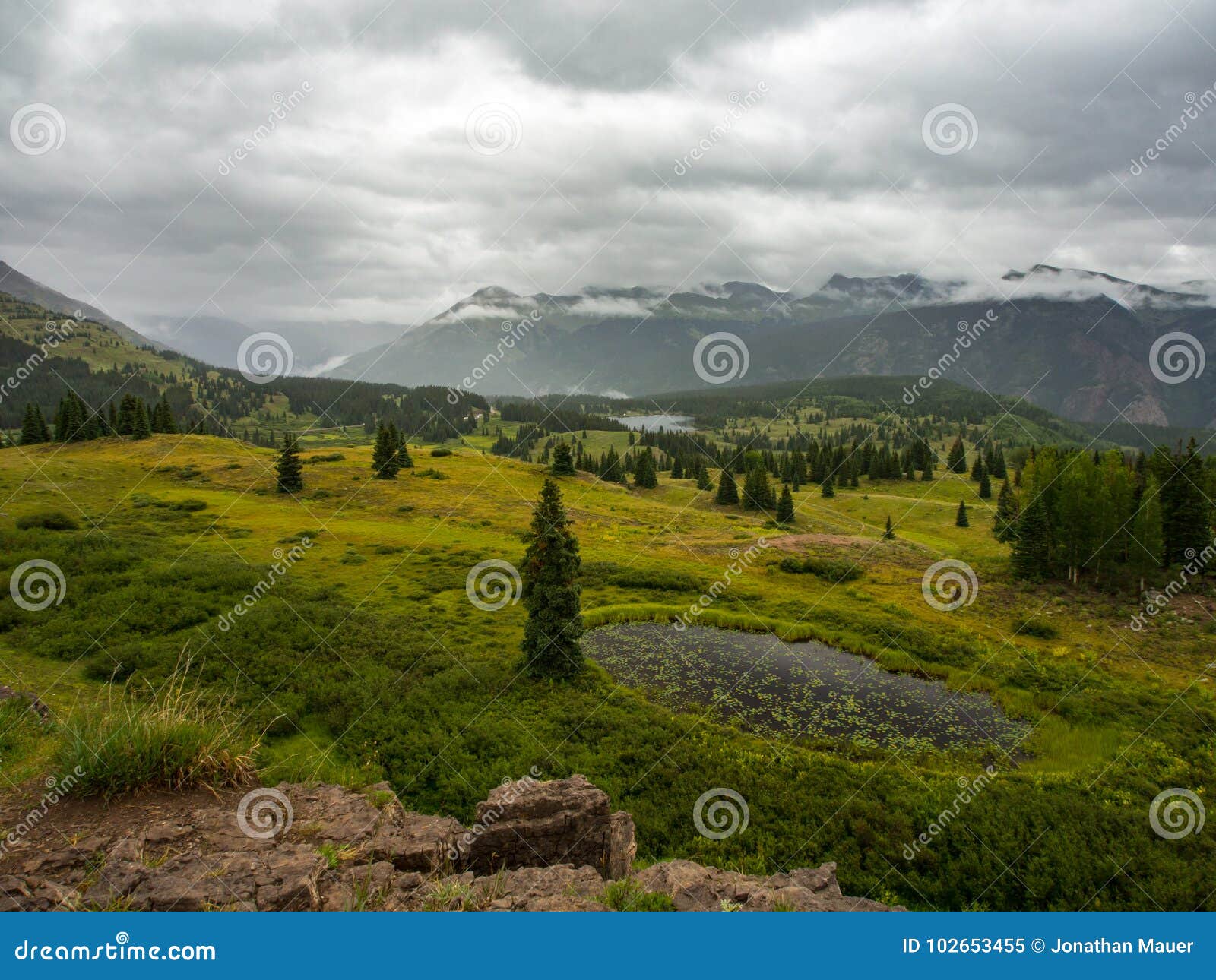 Rocky Mountain Pass image stock. Image du passage, sommet - 102653455