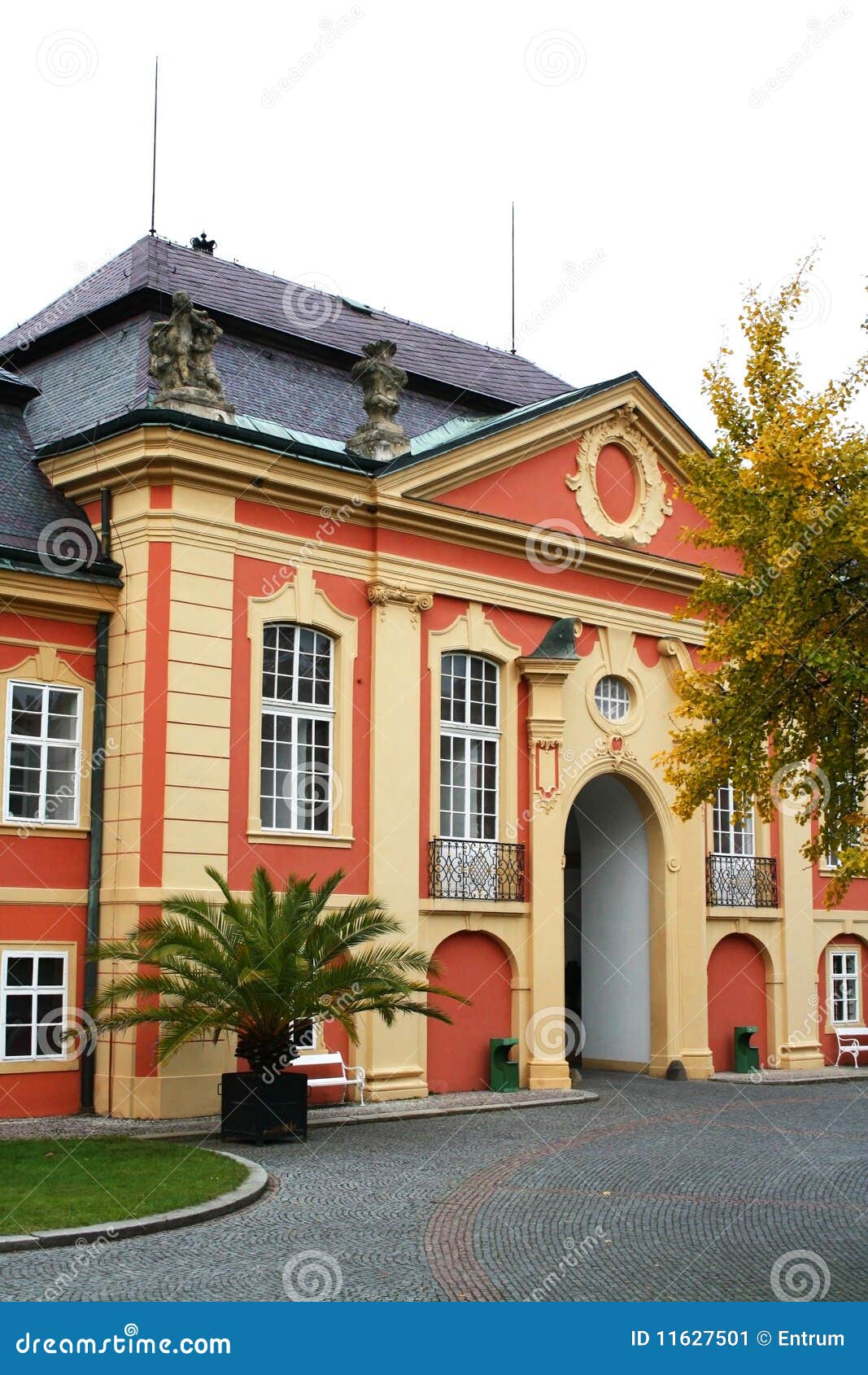 Rococo chateau entrance stock image. Image of lawn, hedge - 11627501