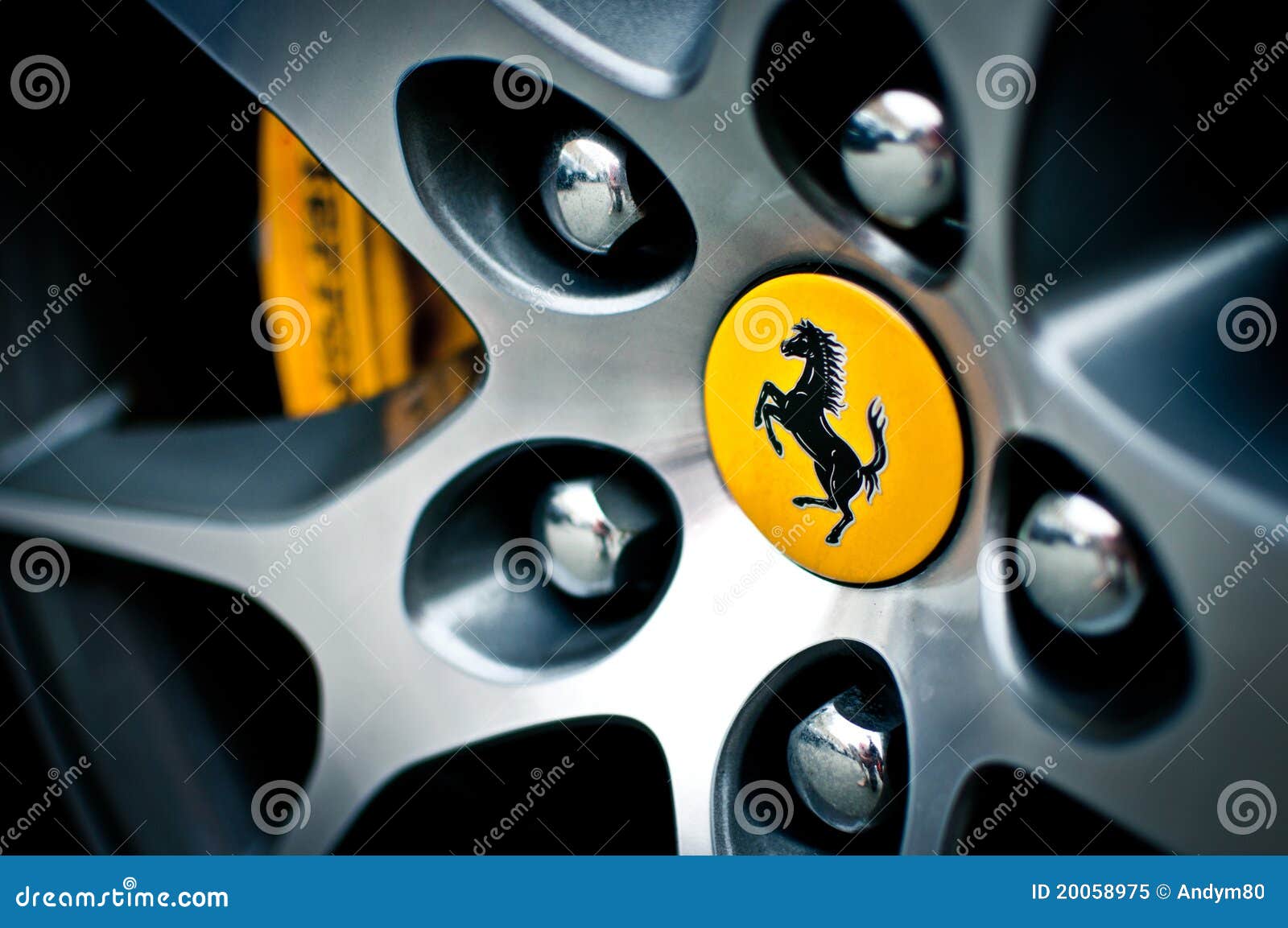 Roda de Ferrari imagem editorial. Imagem de cinzento - 20058975