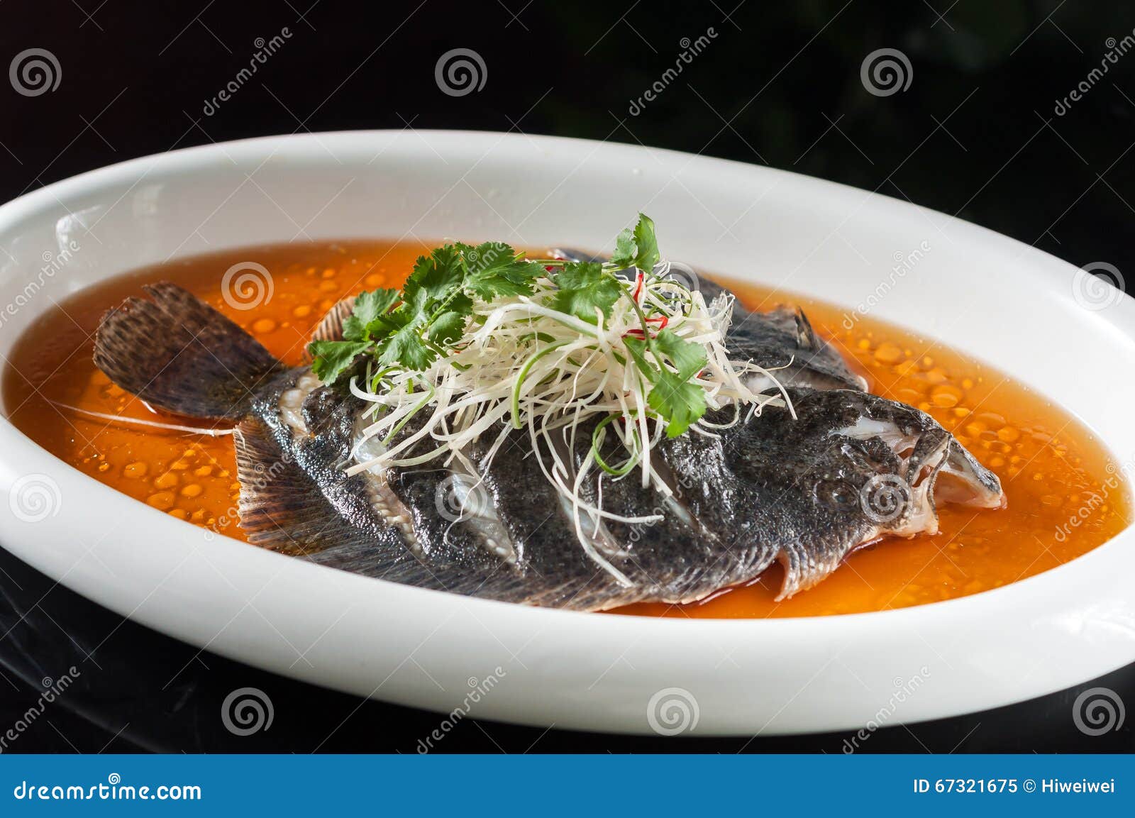 Rodaballo cocido al vapor imagen de archivo. Imagen de cierre - 67321675