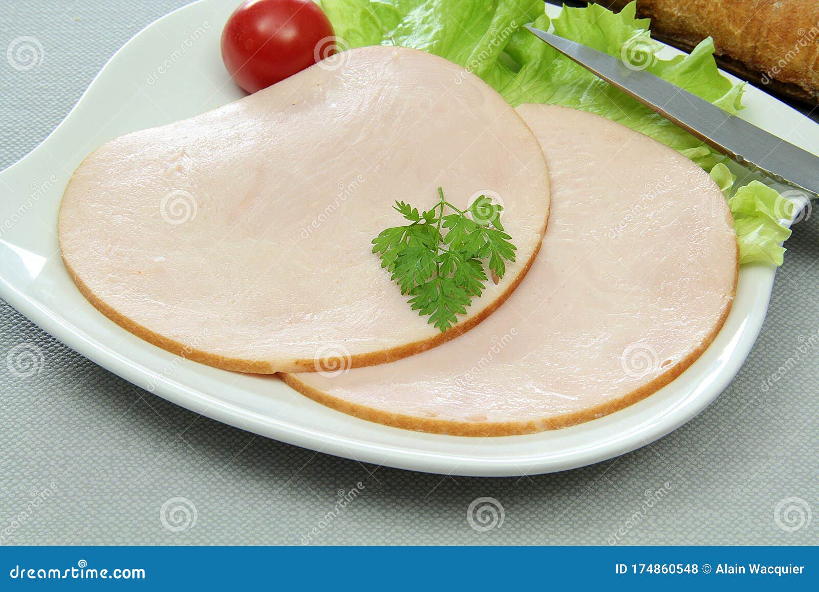 Rodajas de pollo cocido foto de archivo. Imagen de pecho - 174860548