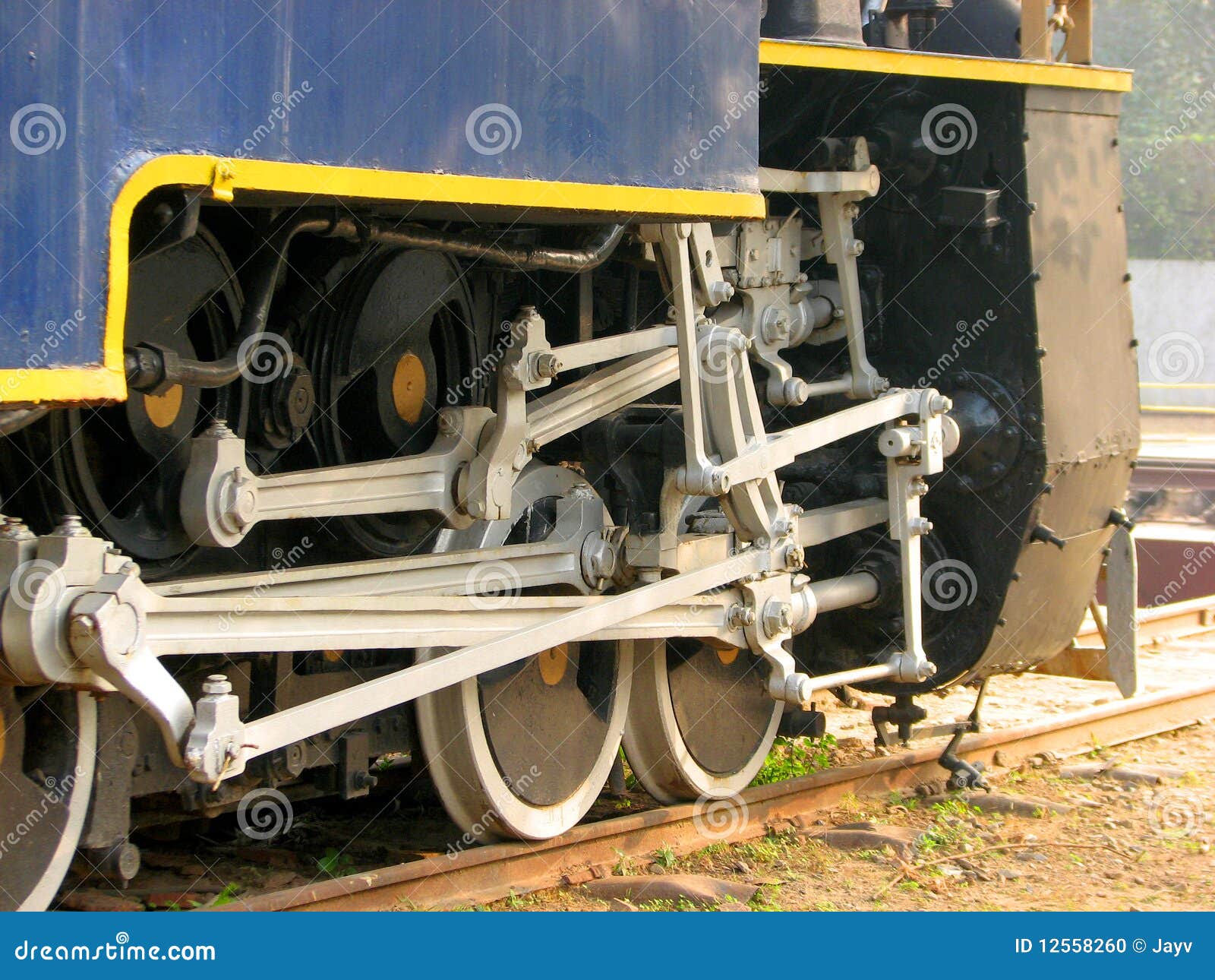 Rodas do motor do trilho imagem editorial. Imagem de roda - 12558260