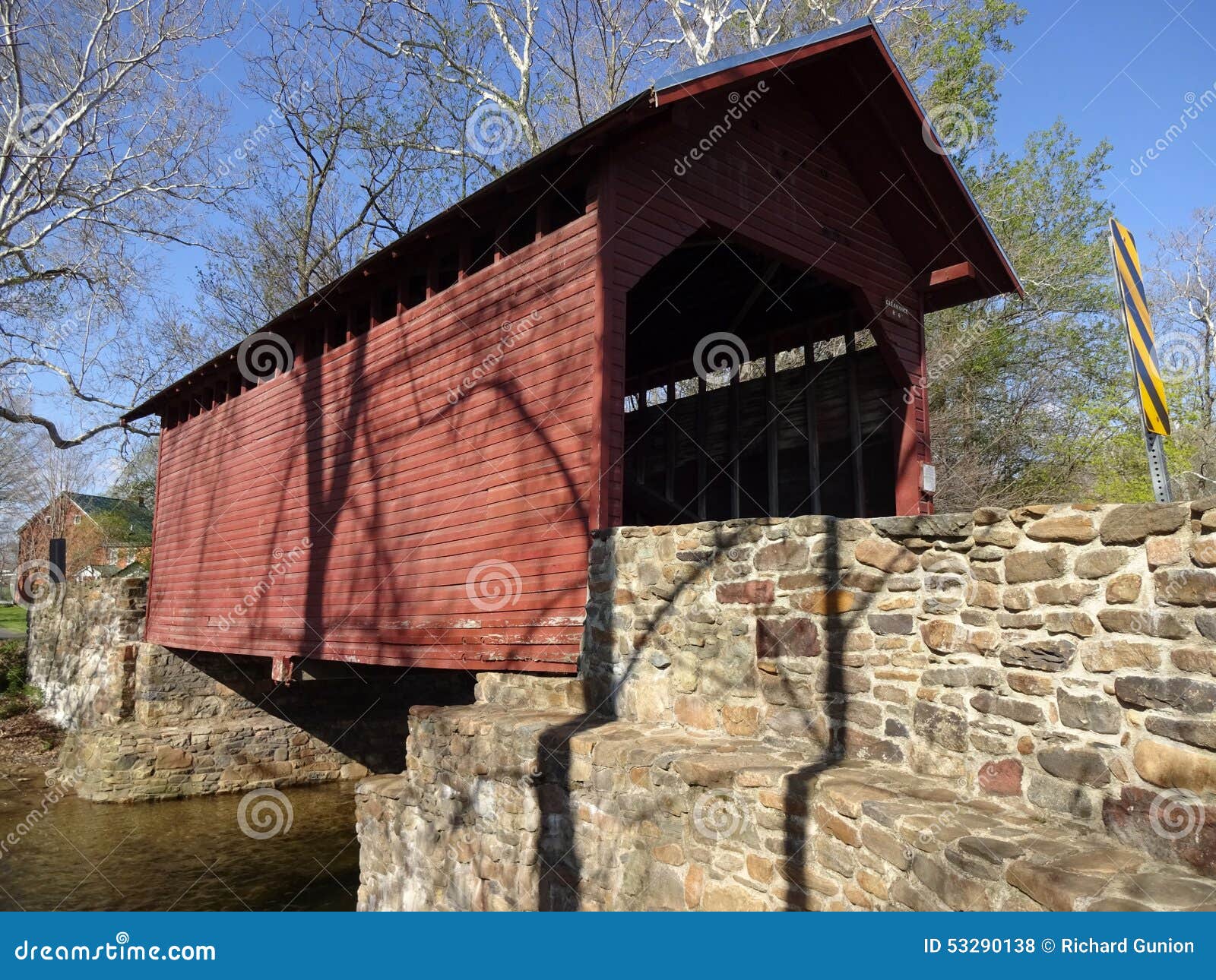 Roddy Road Bridge Cênico Na Mola Foto de Stock - Imagem de mariland ...