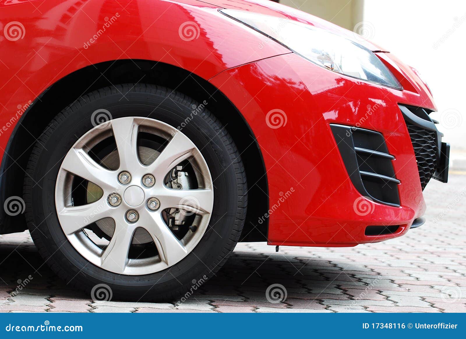 Rode Auto stock foto. Image of robijn, kers, verplaatsen - 17348116