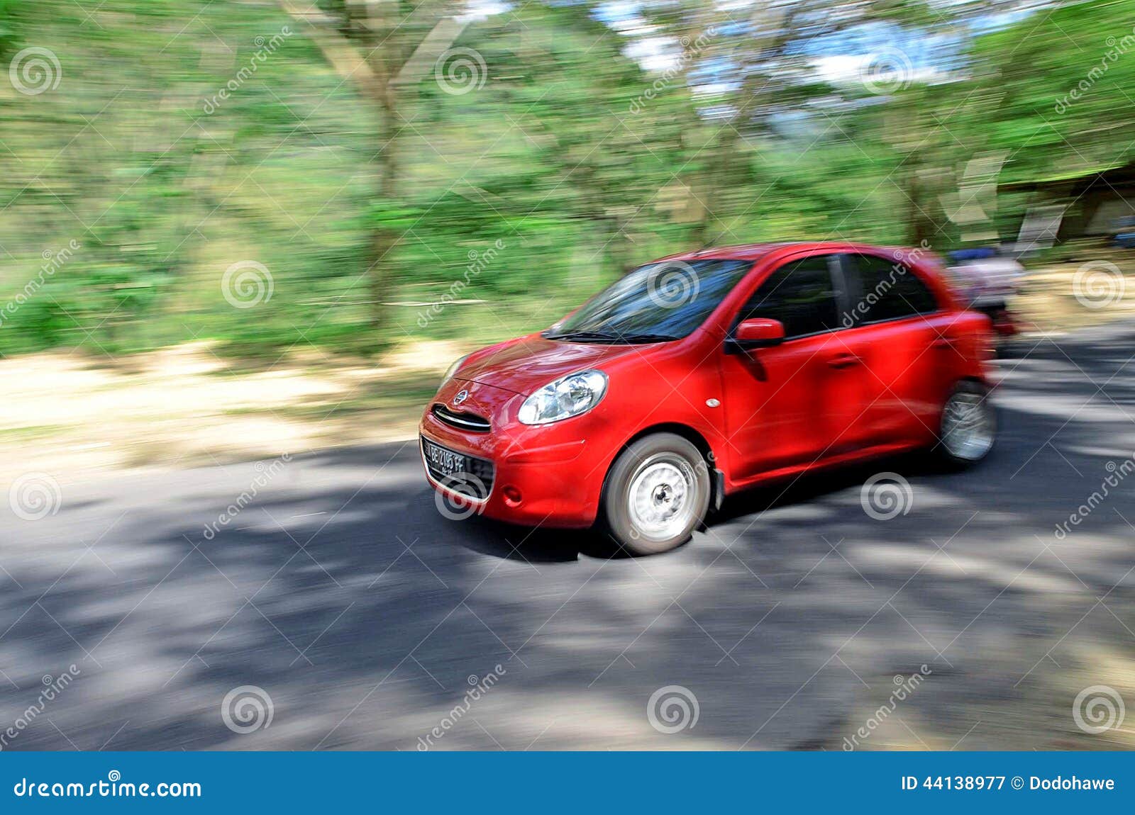 Rode auto redactionele fotografie. Image of automobiel - 44138977