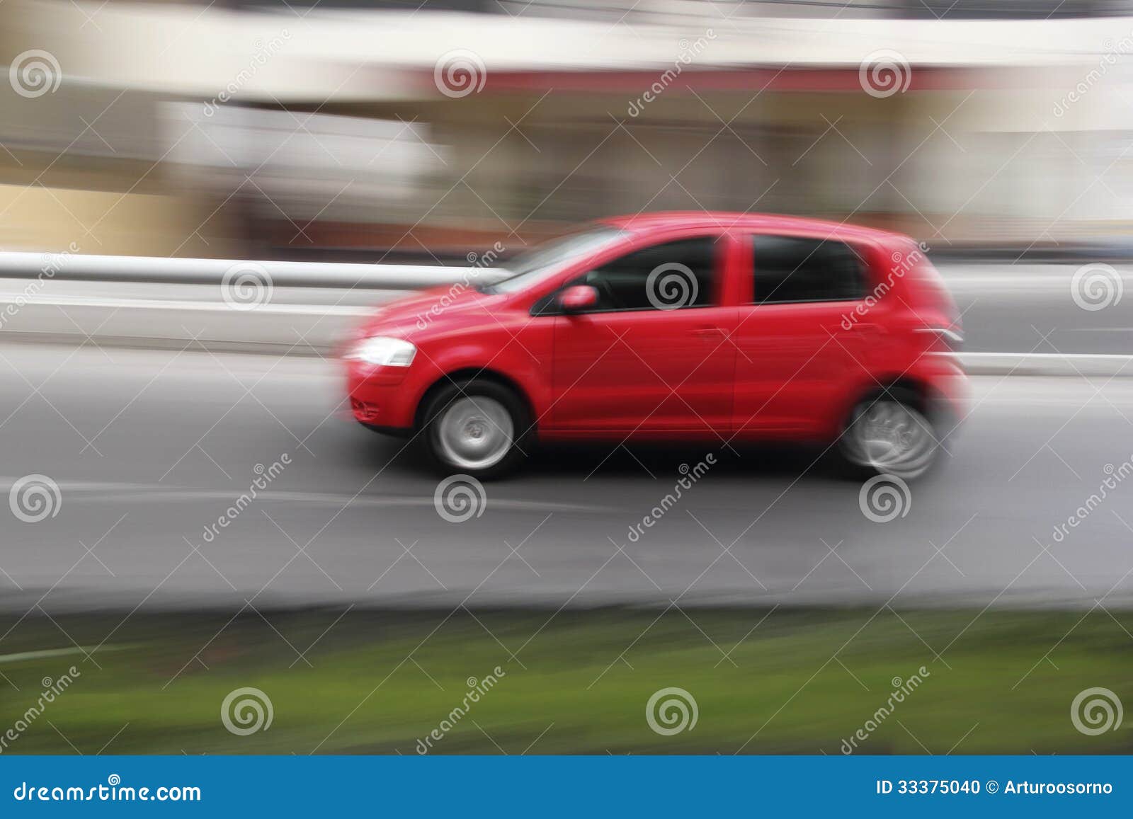 Rode Auto Bij Een Stadsstraat. Stock Foto - Image of bestuurder, motie ...