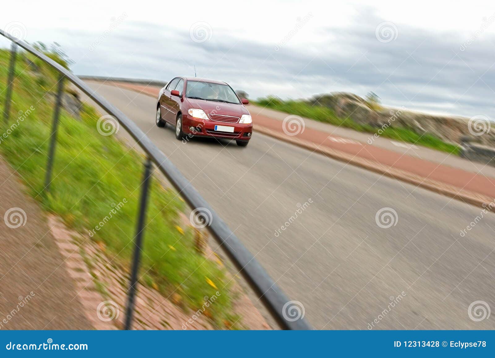 Rode Auto Die Op De Straat Meesleept Stock Foto - Image of zaken ...