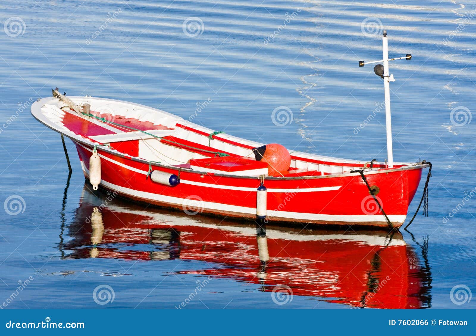 Rode boot stock foto. Image of haven, rivier, kust, werk - 7602066