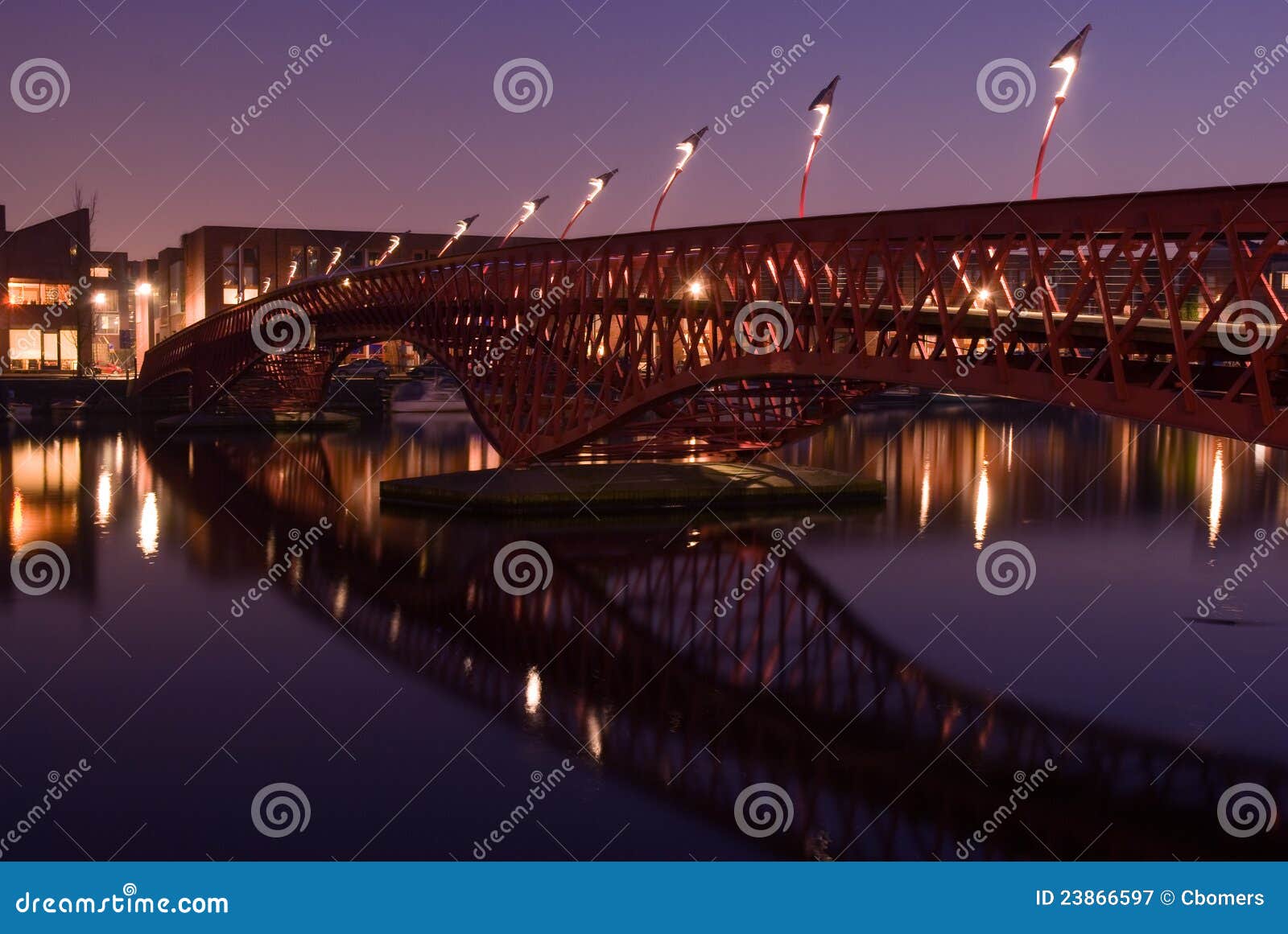 Rode brug stock afbeelding. Image of voetgangersbrug - 23866597