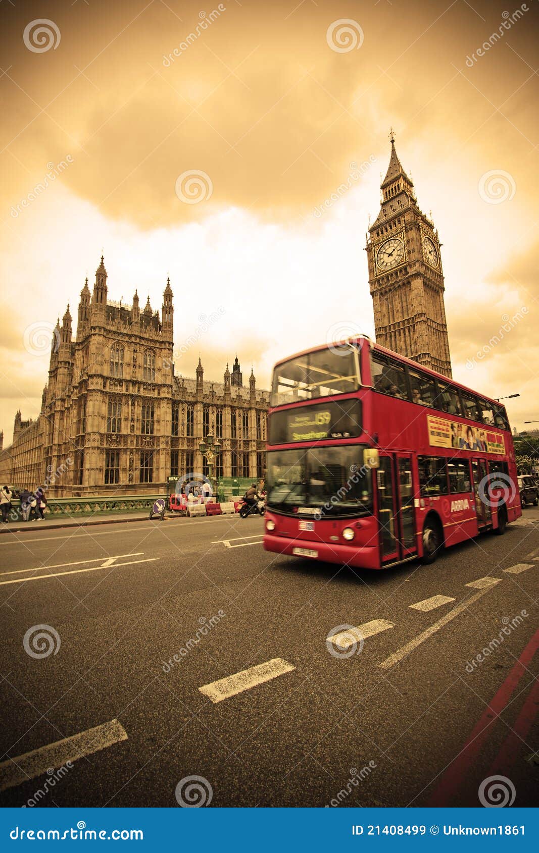 Rode bus in Londen redactionele stock afbeelding. Image of dubbel ...