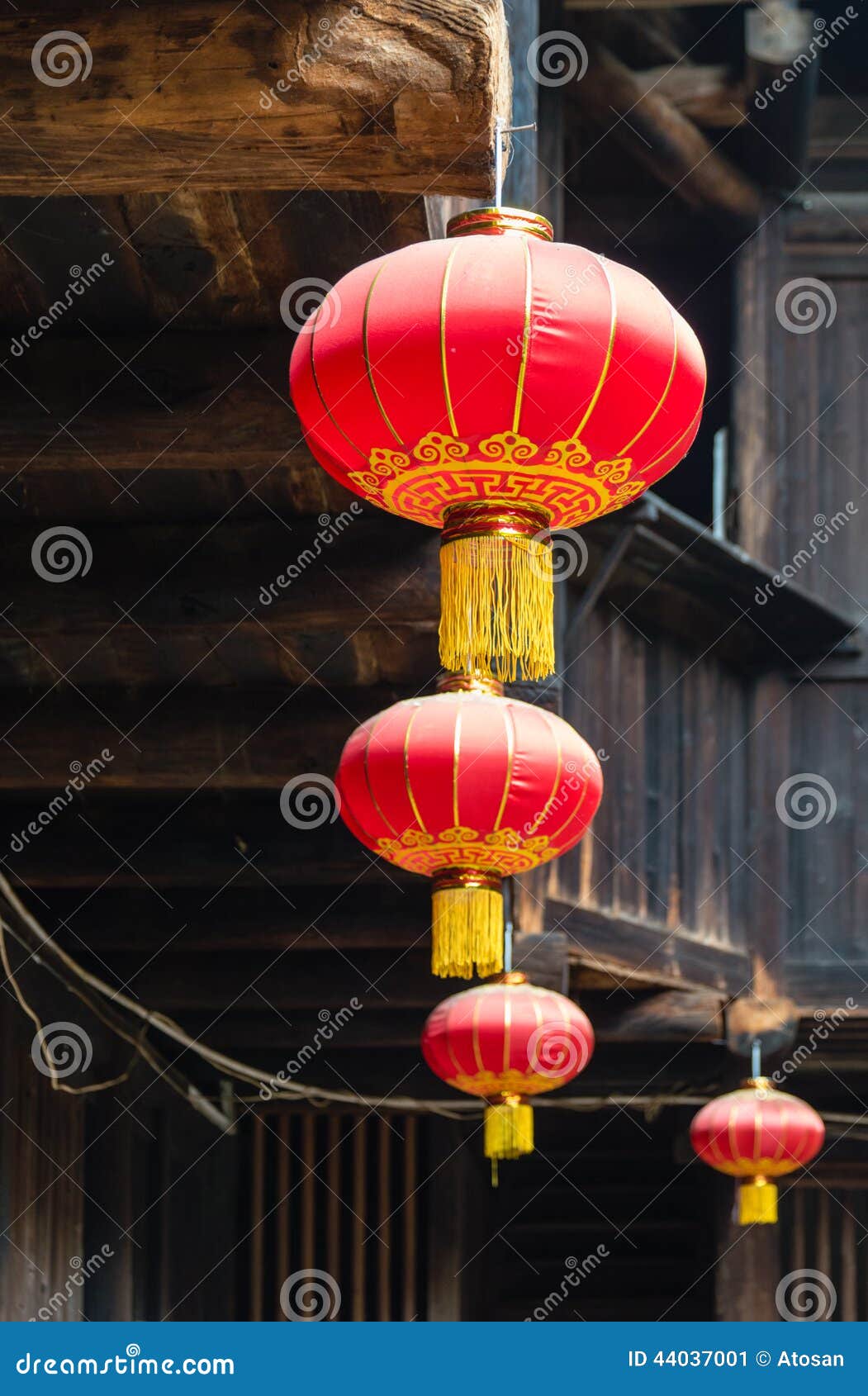 Rode Chinese lantaarns stock afbeelding. Image of beroemd - 44037001