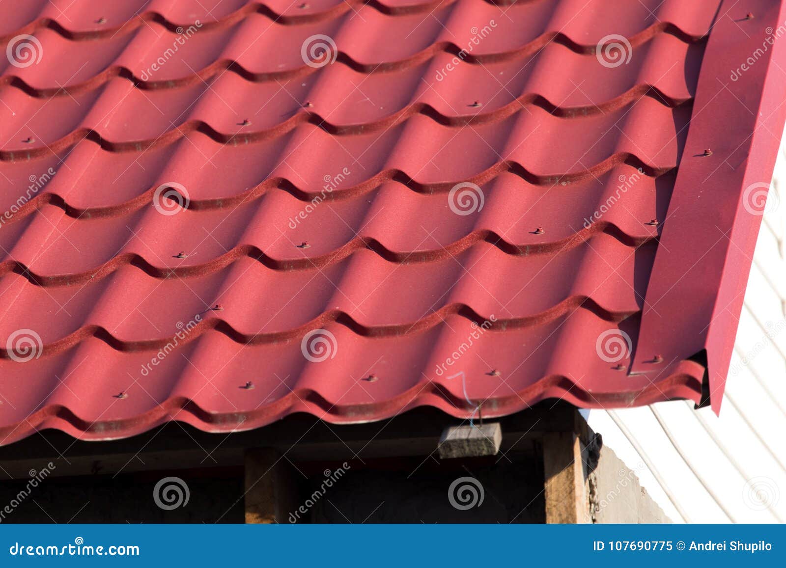 Rode Daktegels Op Het Dak Als Achtergrond Stock Afbeelding - Image of ...