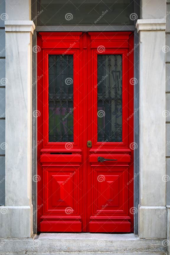 Rode deur stock foto. Image of gebouwen, athene, heet - 58811938