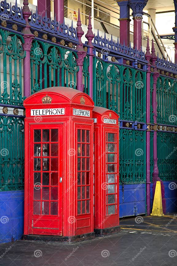 Rode Engelse Telefooncellen Stock Foto - Image of purper, smithfield ...