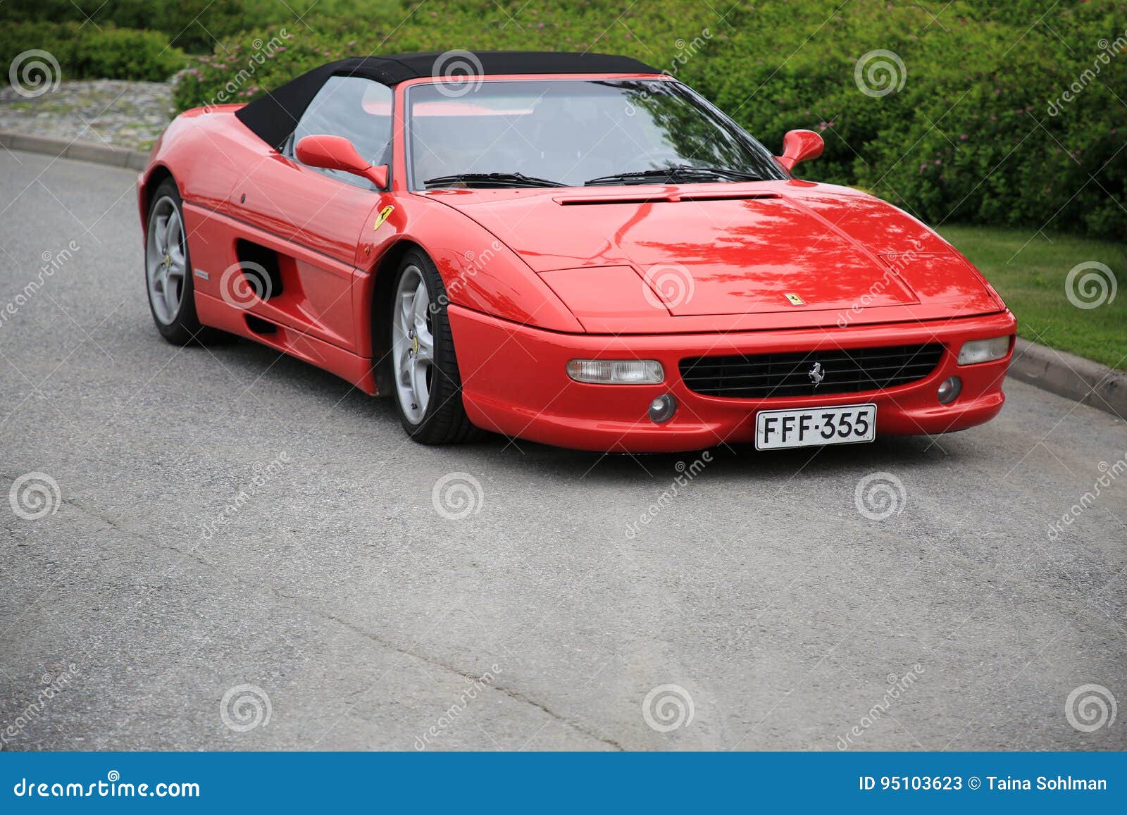 Rode Ferrari-Geparkeerd Convertibel Redactionele Stock Foto - Image of ...