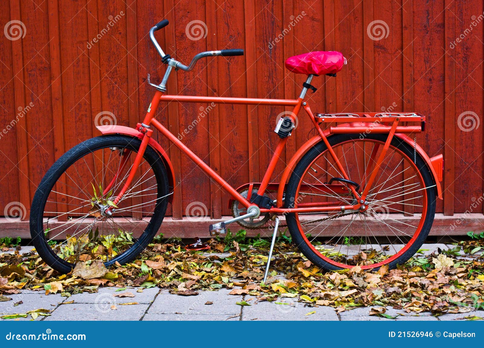 Rode fiets in de herfst stock foto. Image of verkeer - 21526946