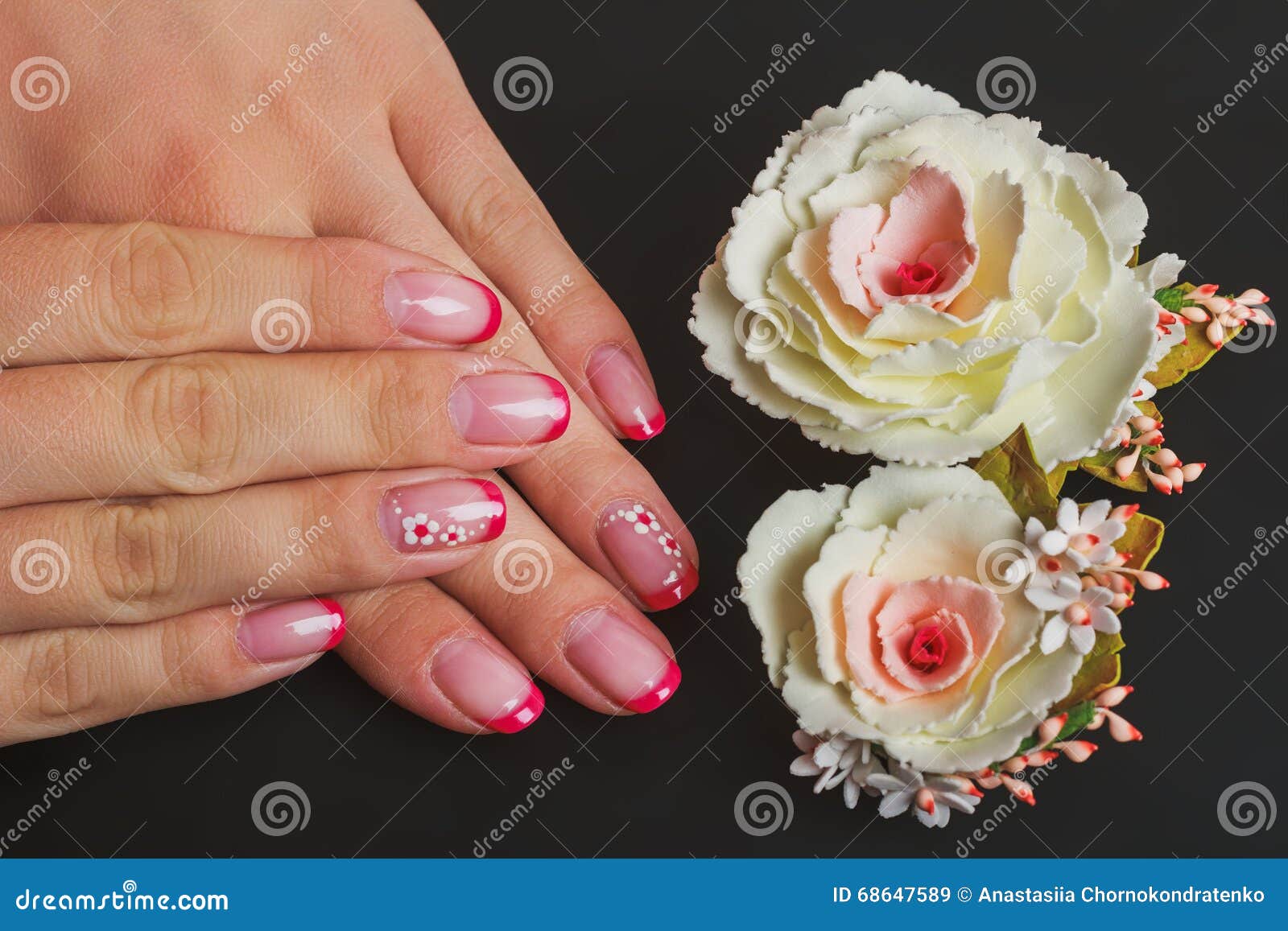 Rode Franse Spijkerkunst Met Bloem Stock Afbeelding - Image of gezond ...