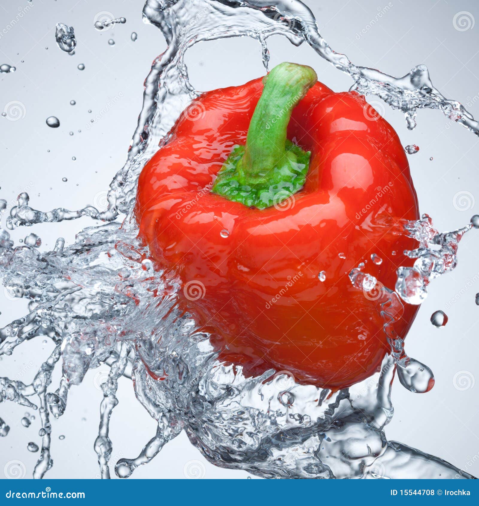 Rode Groene Paprika in Water Stock Foto - Image of gegevens, zoet: 15544708