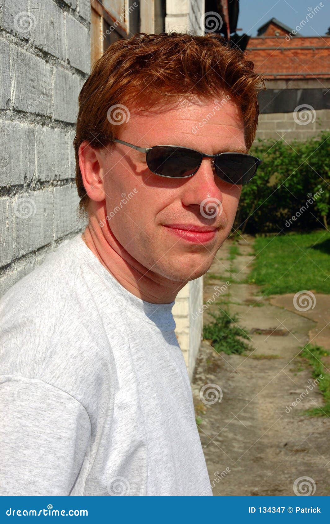 Rode haired mens stock afbeelding. Image of ontspannen - 134347