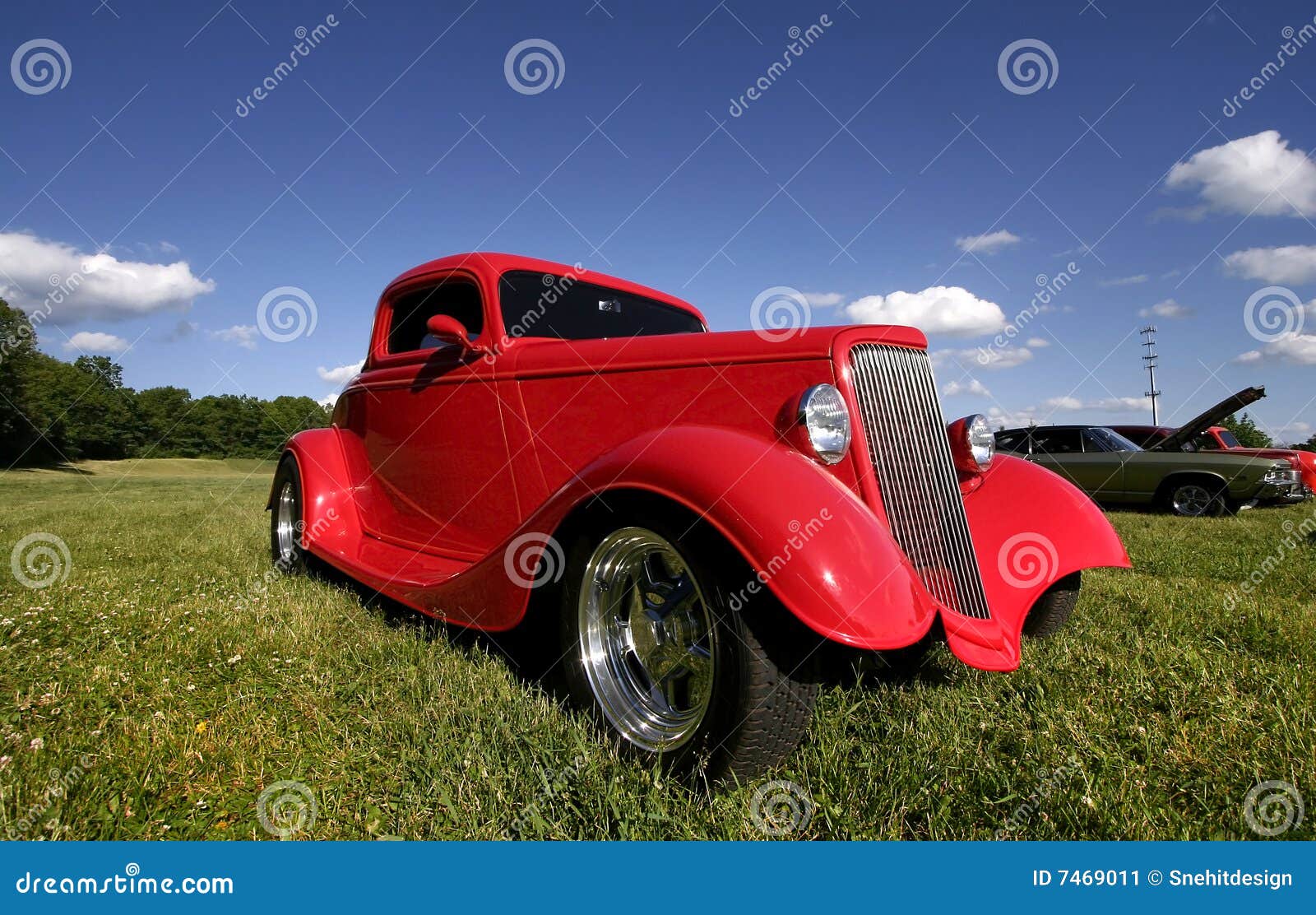 Rode Klassieke Auto stock afbeelding. Image of wijnoogst - 7469011
